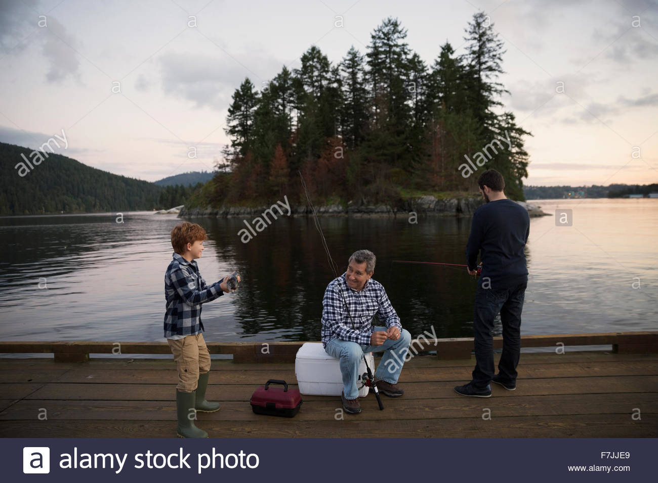 Men fishing lake hi-res stock photography and images - Alamy
