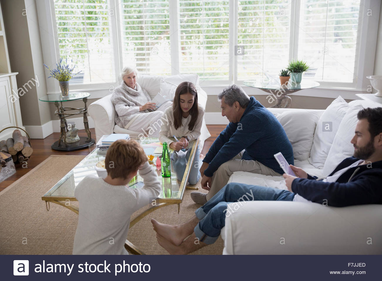 Origami people hi-res stock photography and images - Alamy