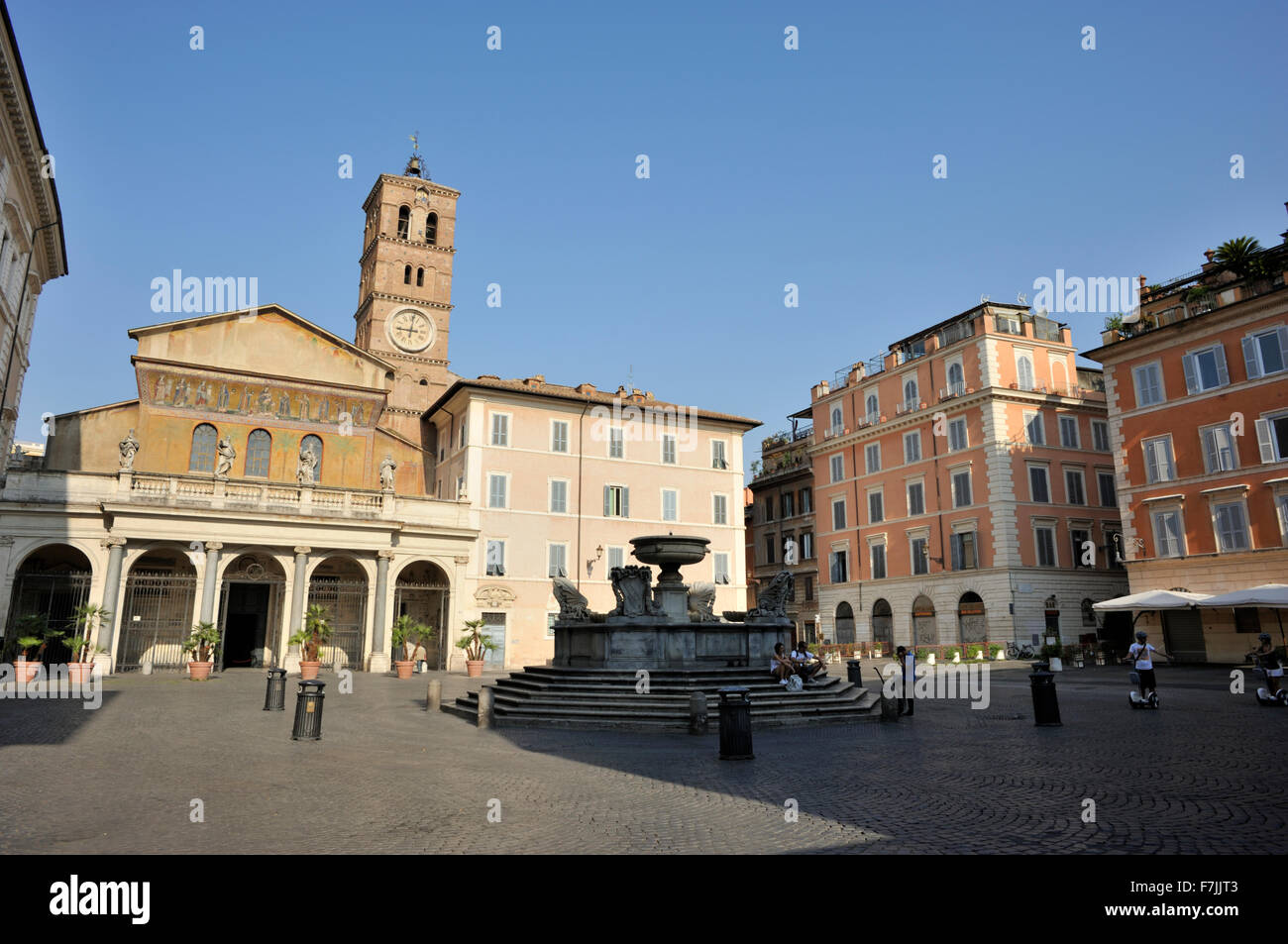 piazza di santa maria in trastevere, rome, italy Stock Photo - Alamy