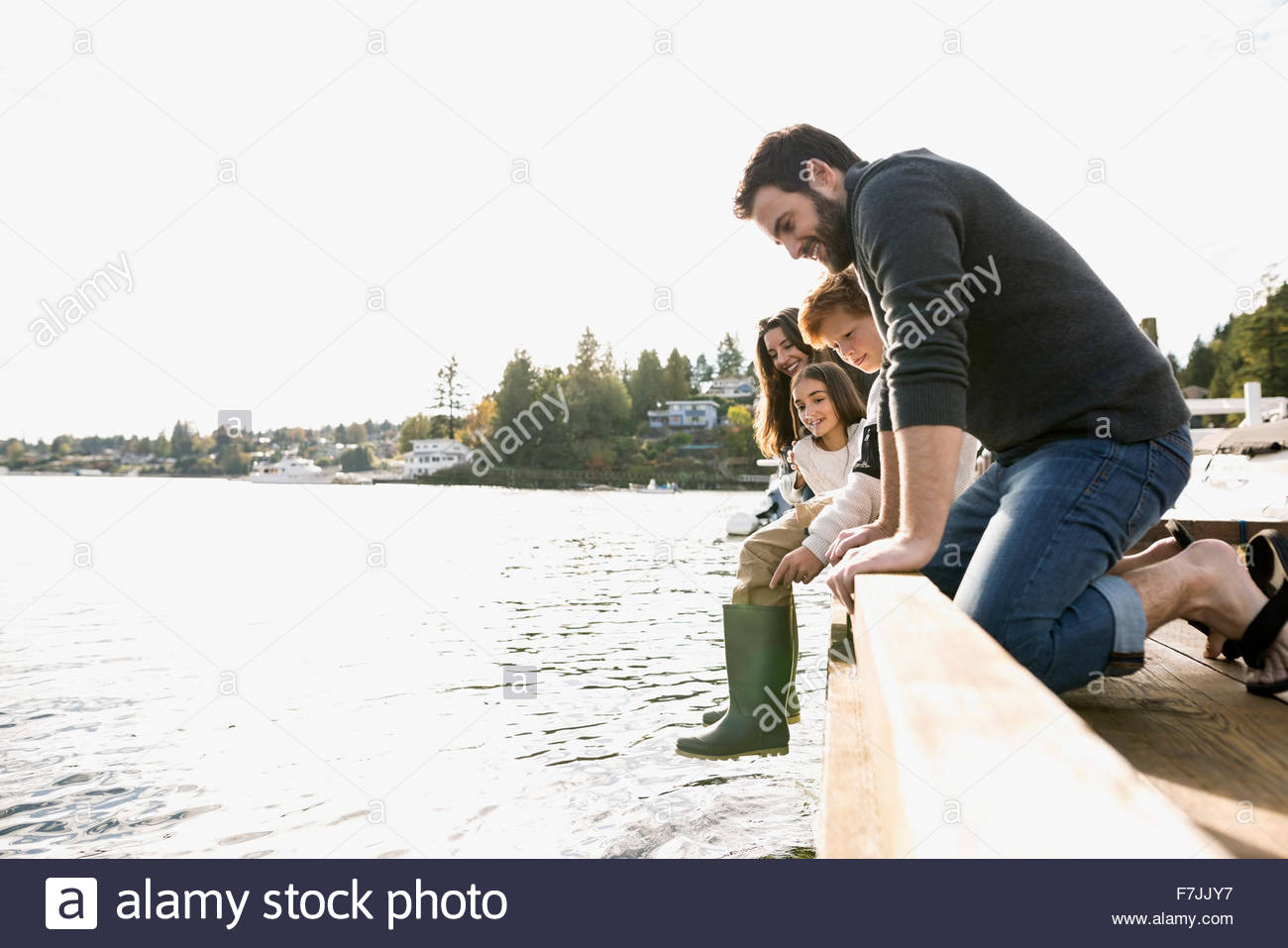 Leaning over railing hi-res stock photography and images - Alamy