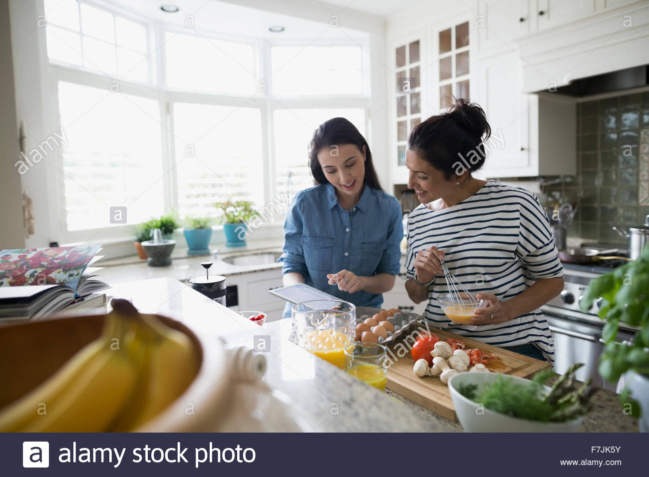 Hispanic mother cooking in kitchen hi-res stock photography and images ...