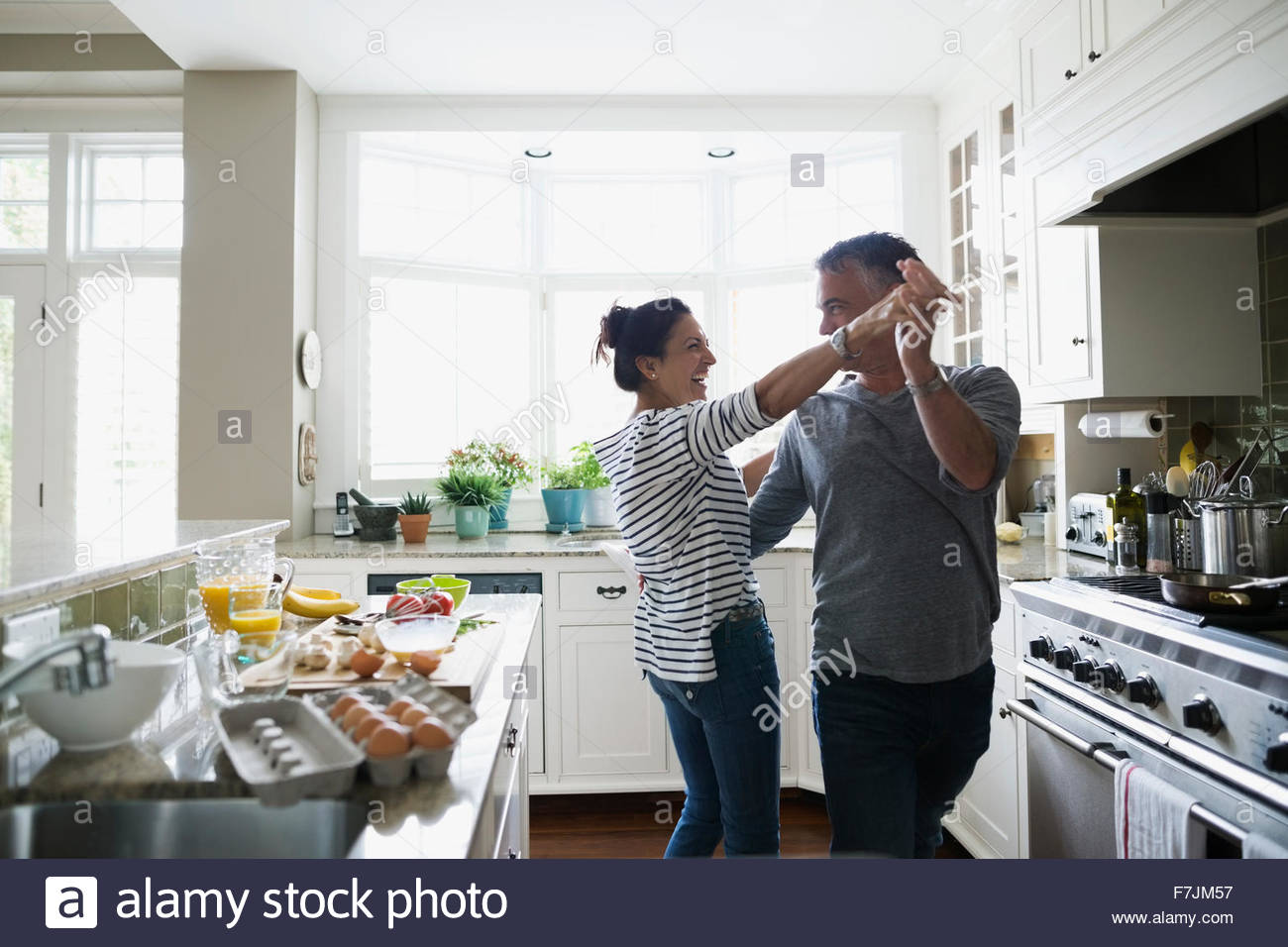 Couple Dancing In Kitchen Stock Photos & Couple Dancing In Kitchen ...