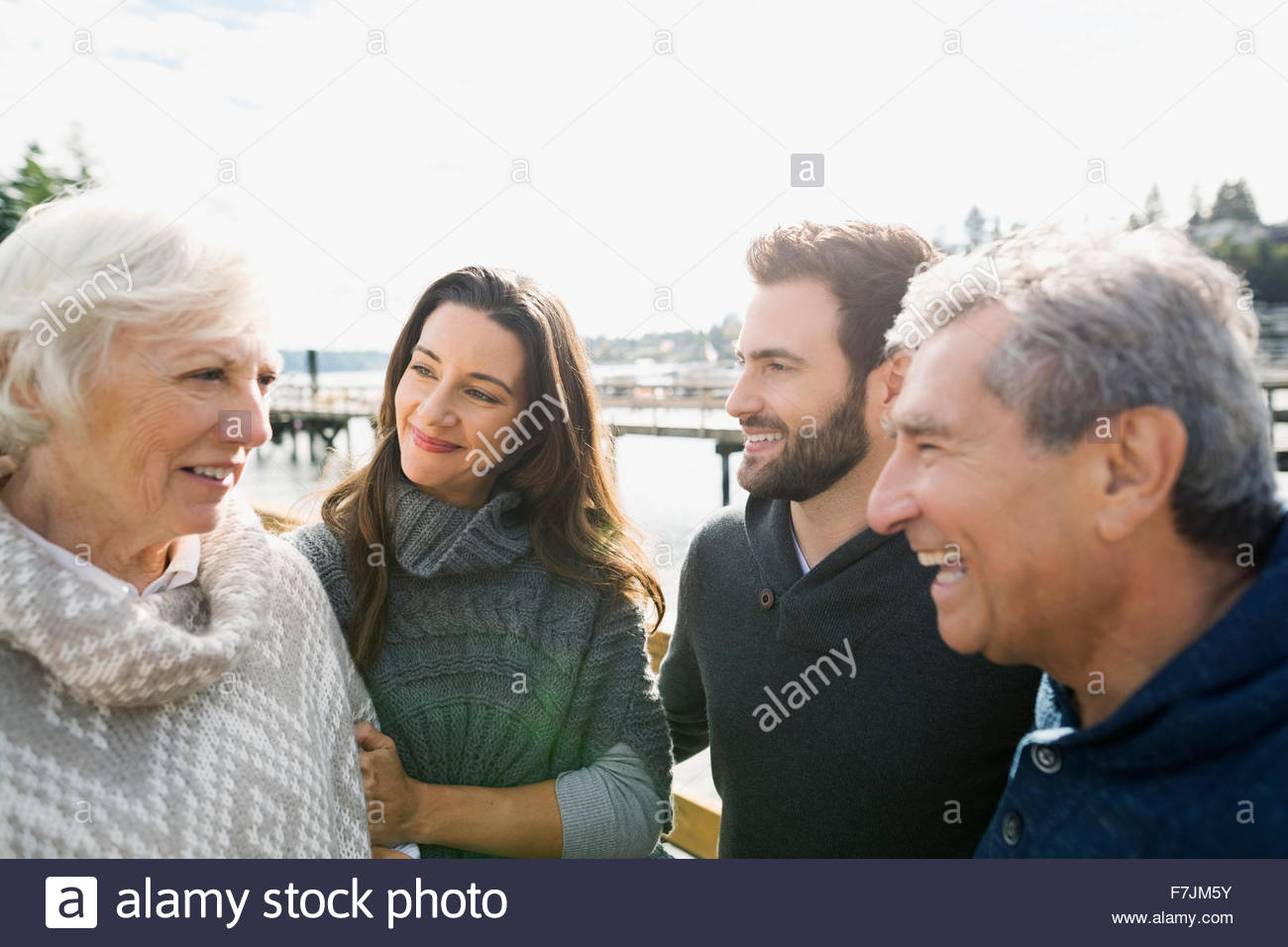 Family talking hi-res stock photography and images - Alamy