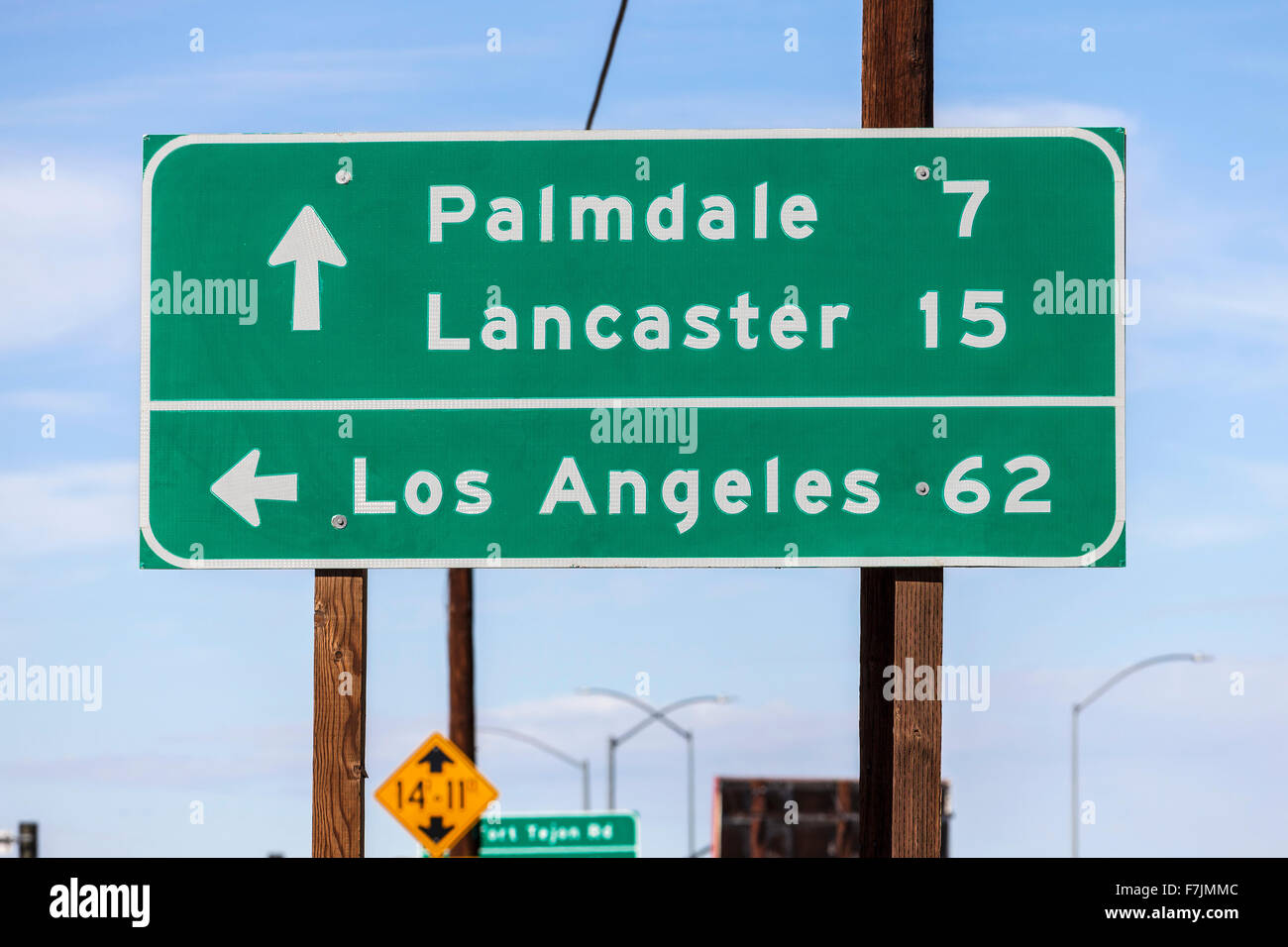 Highway in mojave desert palmdale hi-res stock photography and images ...