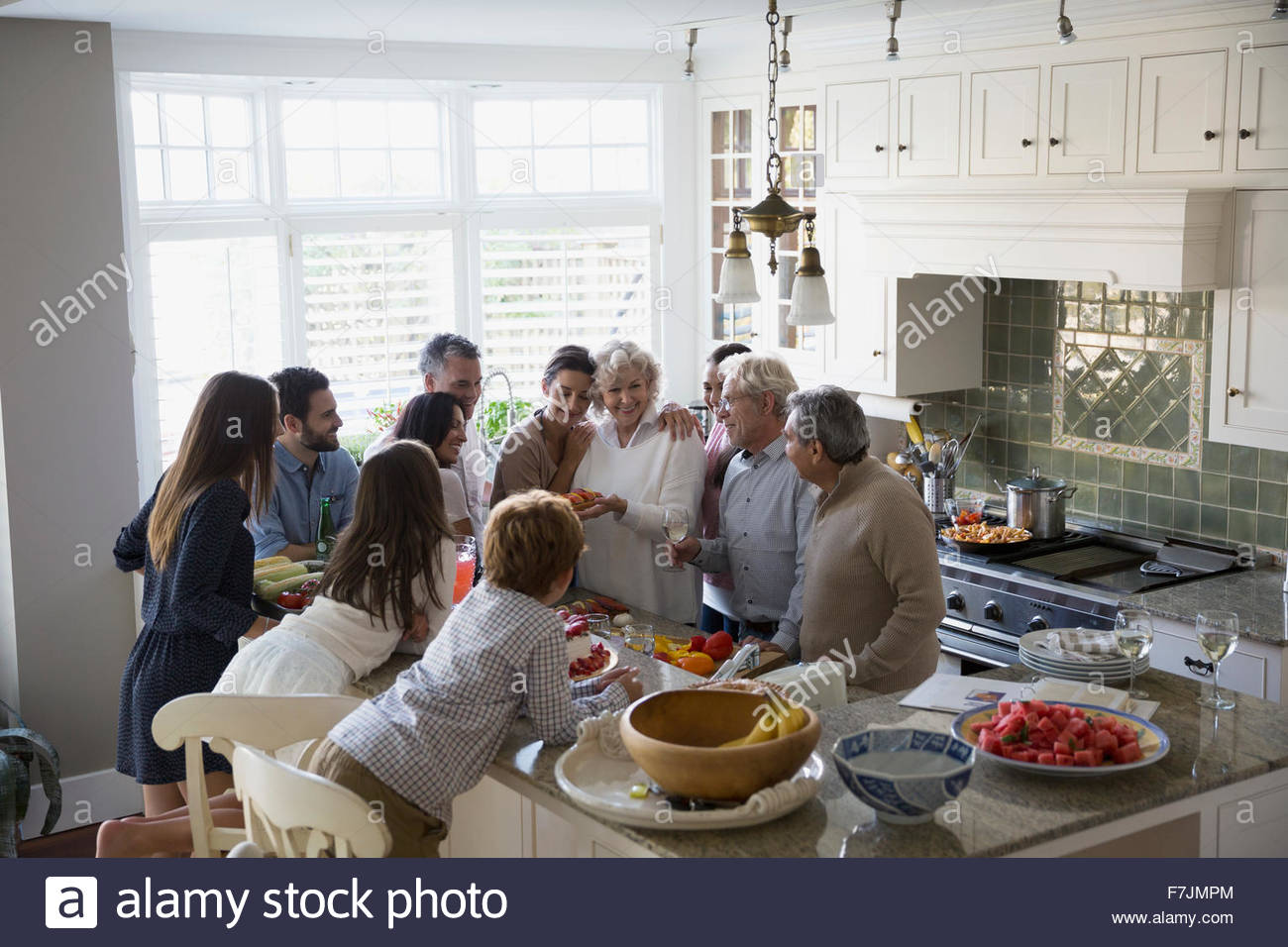 Large family group multi generation hi-res stock photography and images ...