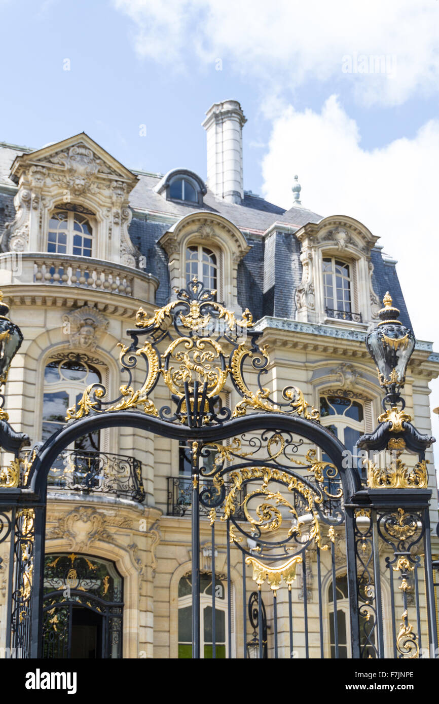 Historic building in Paris France Stock Photo - Alamy