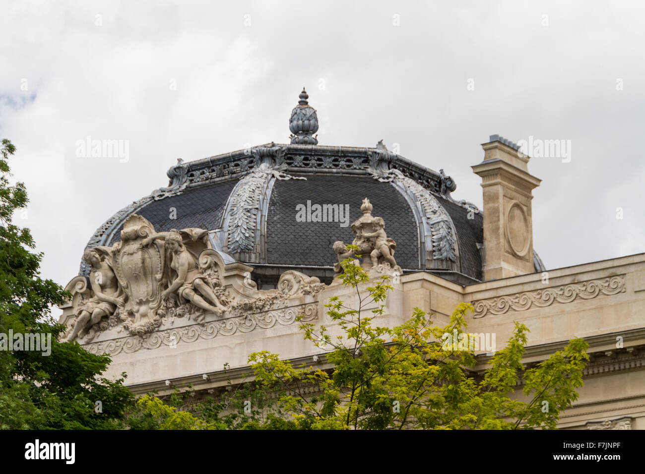 Historic building in Paris France Stock Photo - Alamy