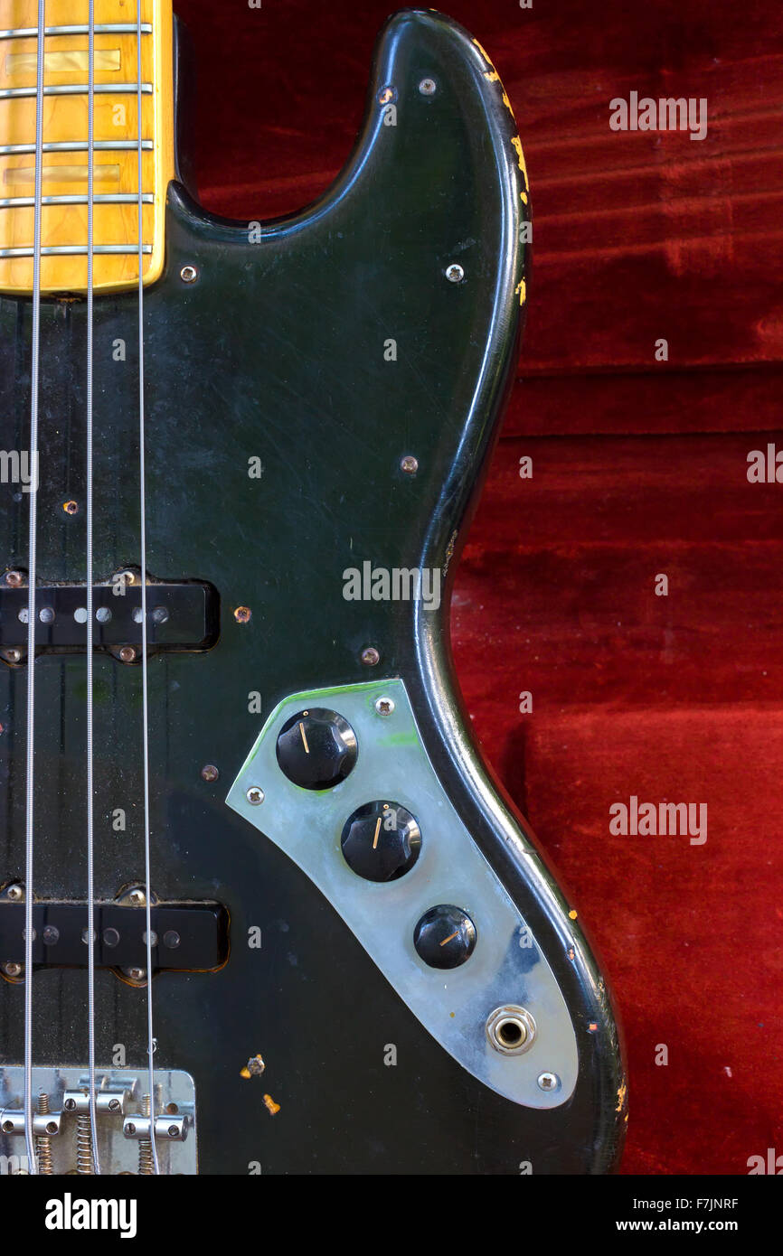 Instrument bass hi-res stock photography and images - Alamy