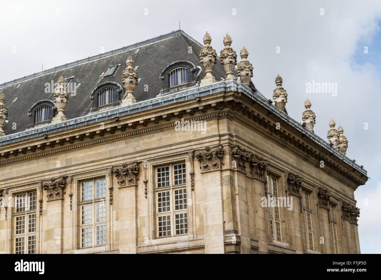 Historic building in Paris France Stock Photo - Alamy