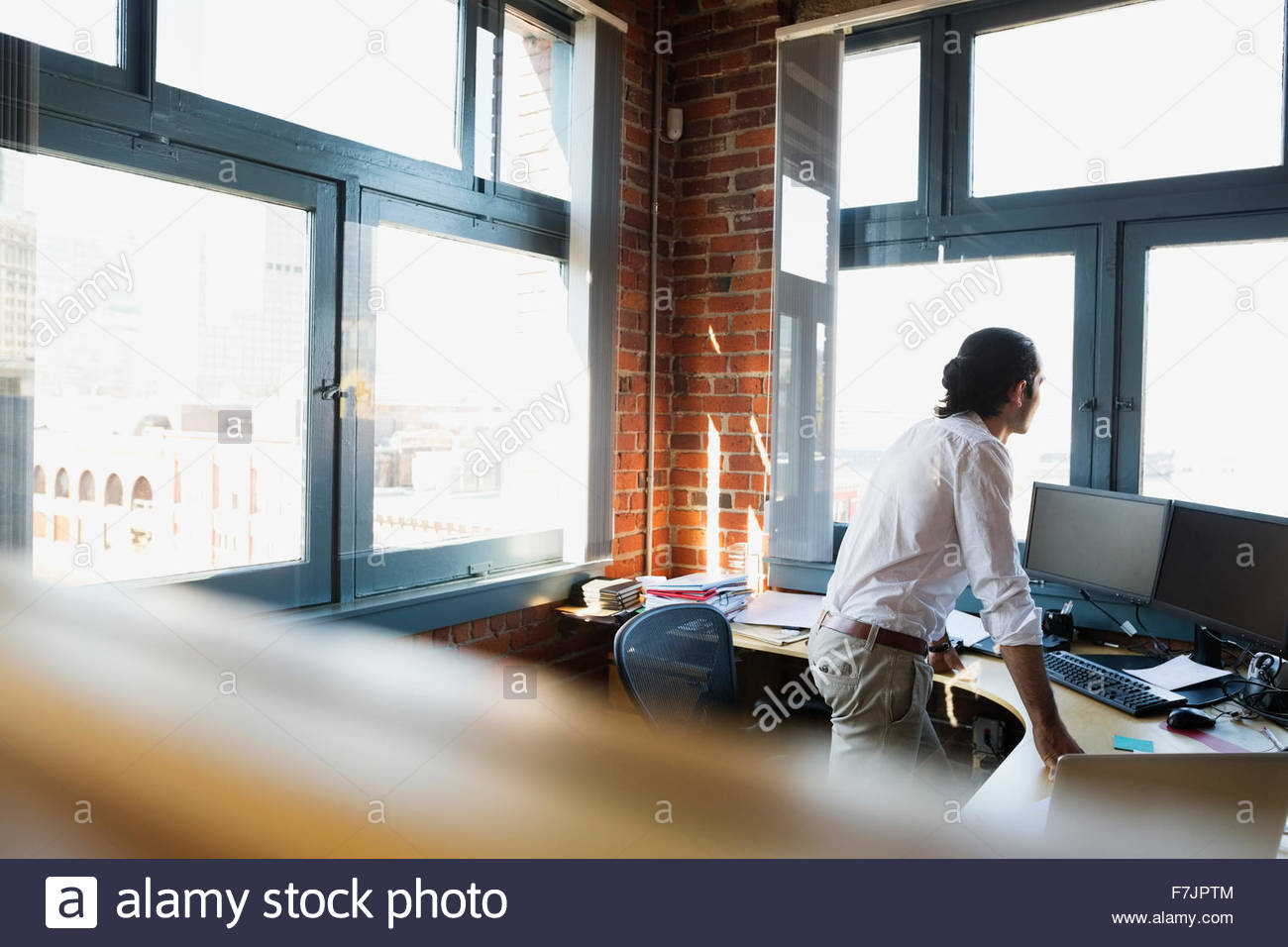 Out of focus office background hi-res stock photography and images - Alamy