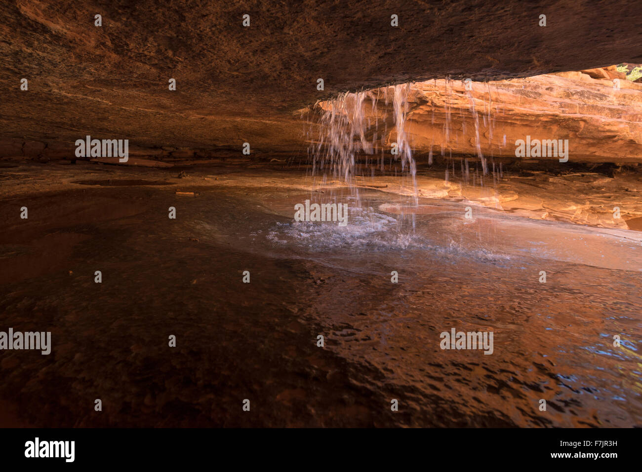 Rock ledge waterfall hi-res stock photography and images - Alamy