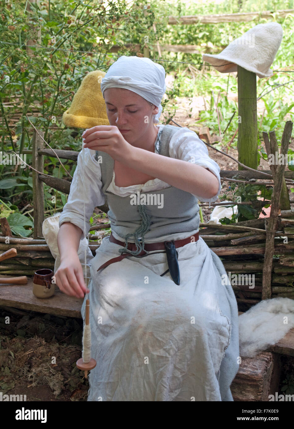 Tudor Life Woman Spinnig Wool Kentwell Hall Re-construction Suffolk ...