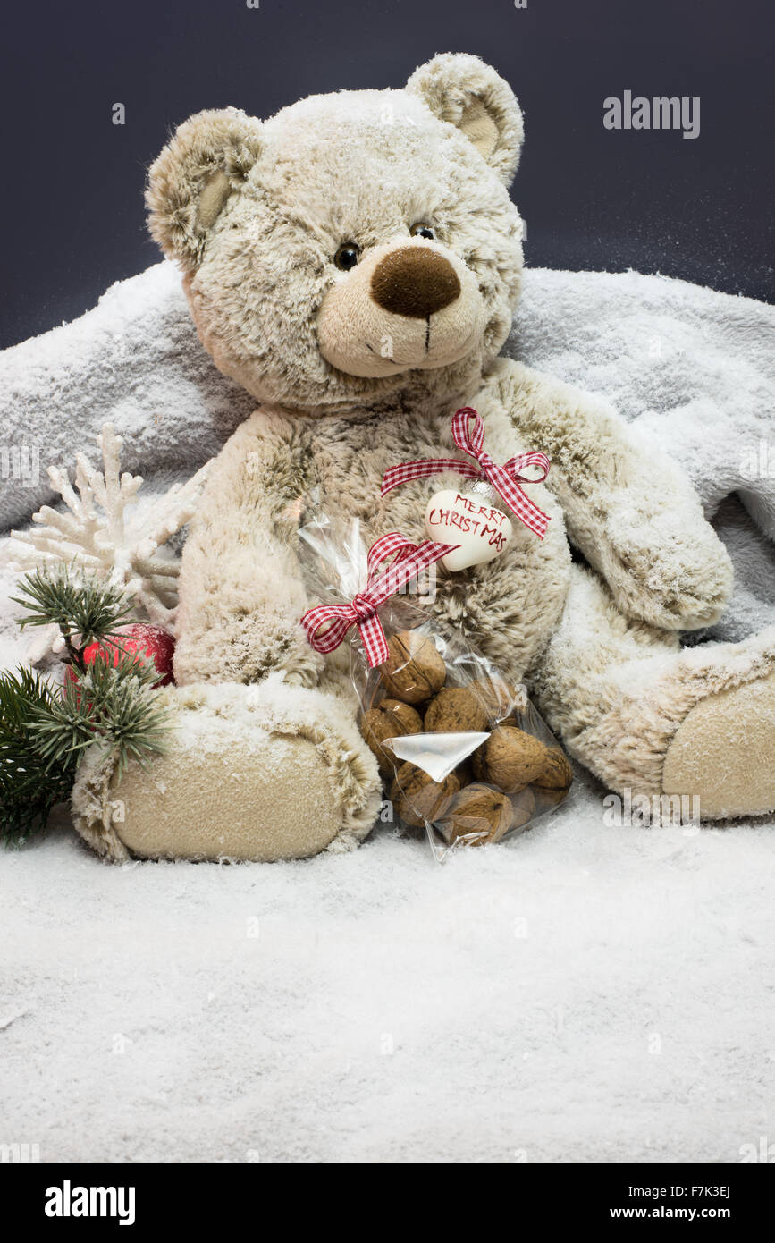 teddy sitting on a blanket in the snow Stock Photo - Alamy
