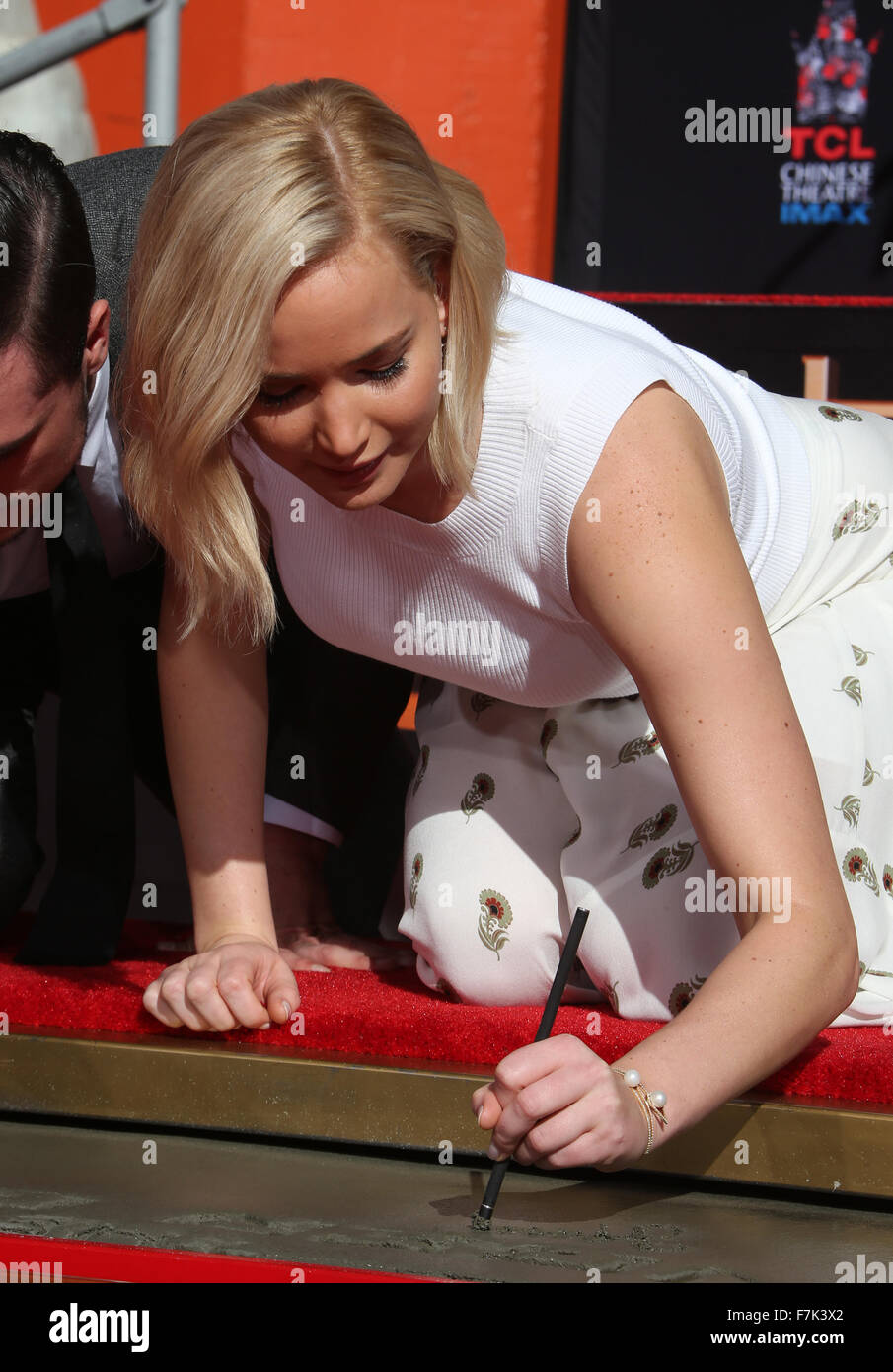 'The Hunger Games: Mockingjay, Part 2' cast hand and footprint ceremony ...