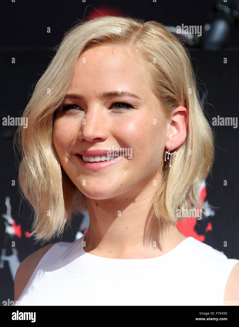 'The Hunger Games: Mockingjay, Part 2' cast hand and footprint ceremony ...