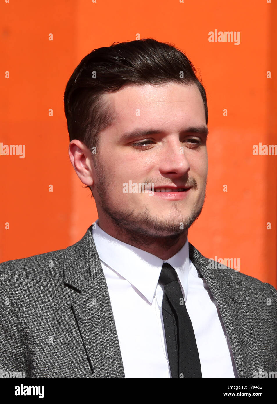 Part 2 cast hand hi-res stock photography and images - Alamy