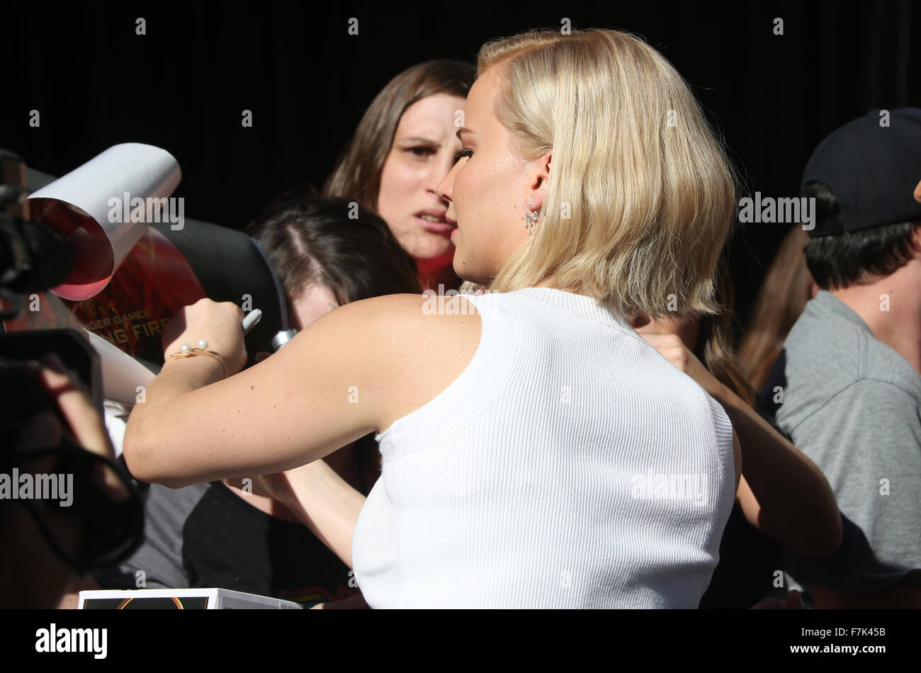 Mockingjay part 2 cast hand hi-res stock photography and images - Alamy