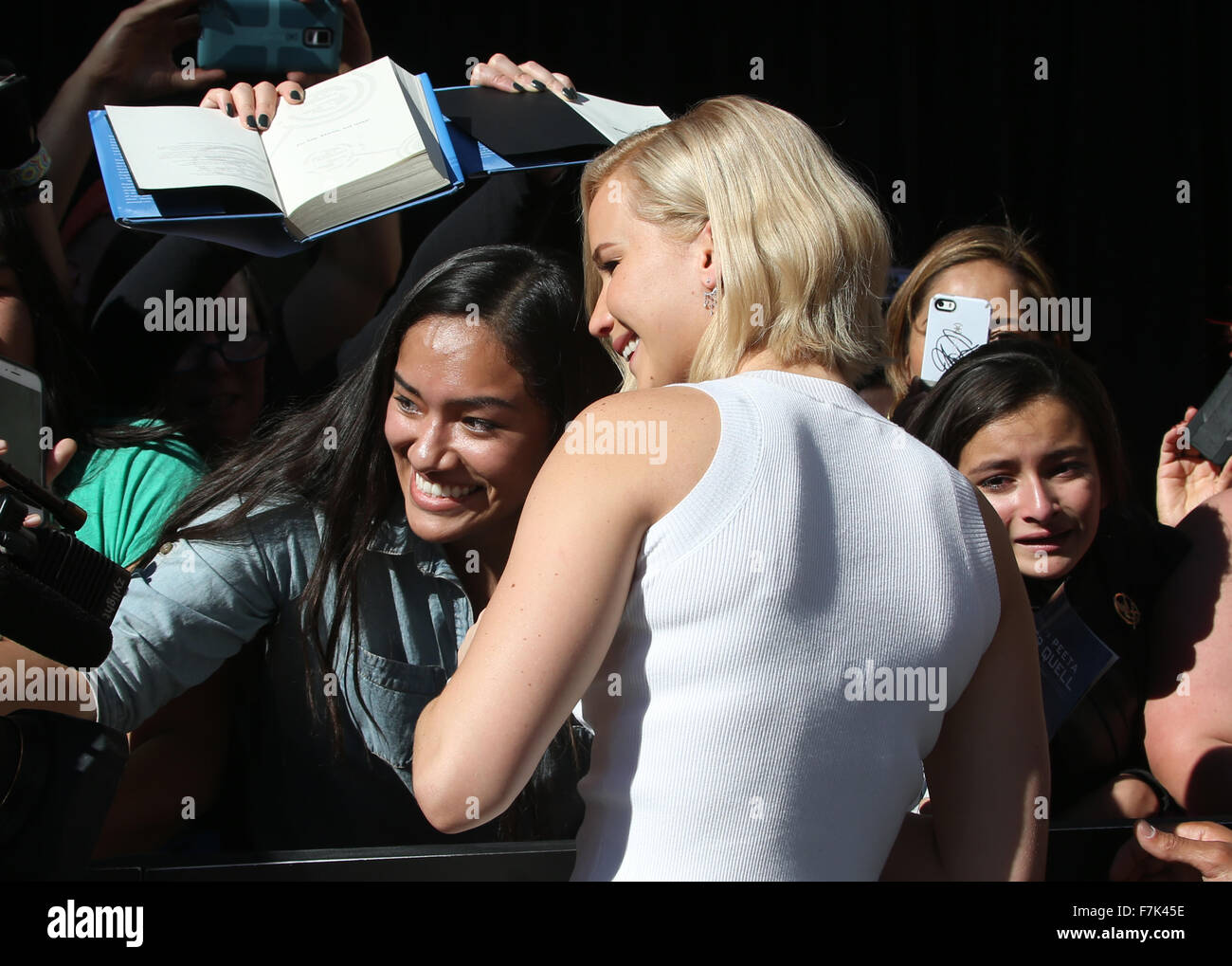 'The Hunger Games: Mockingjay, Part 2' cast hand and footprint ceremony ...