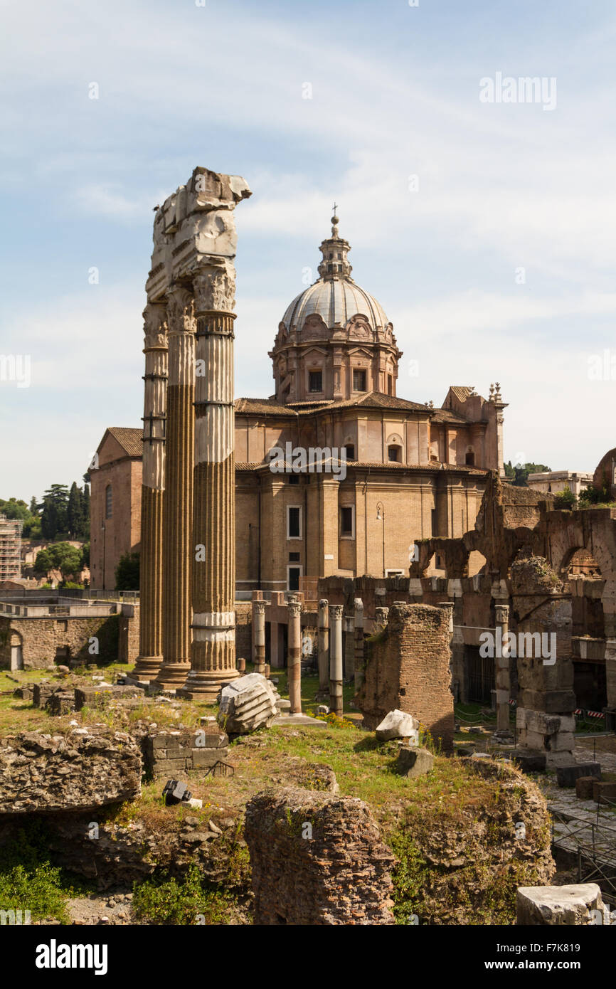 Building ruins and ancient columns in Rome, Italy Stock Photo - Alamy