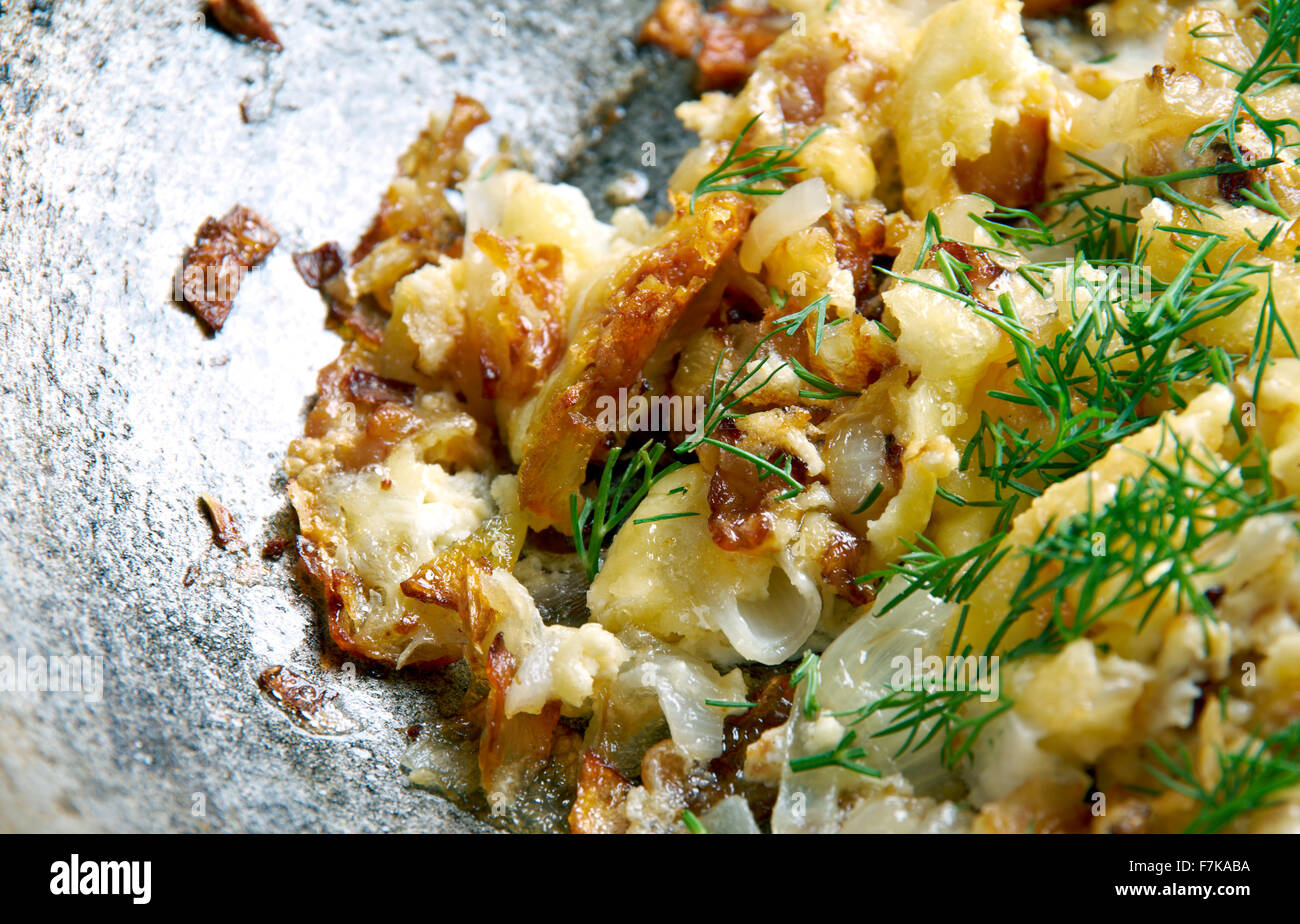 KasNocken - Austrian Spaetzle with cheese and caramelized onion Stock ...
