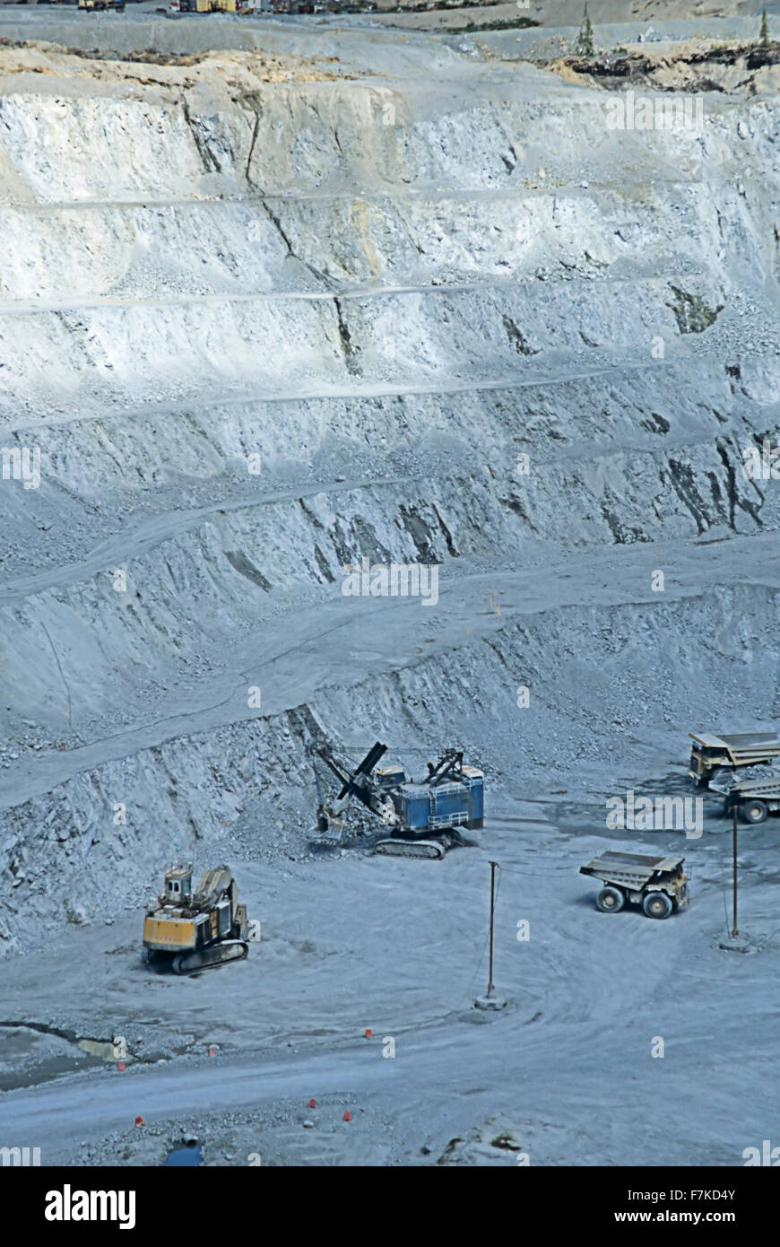 Open pit mining canada hi-res stock photography and images - Alamy