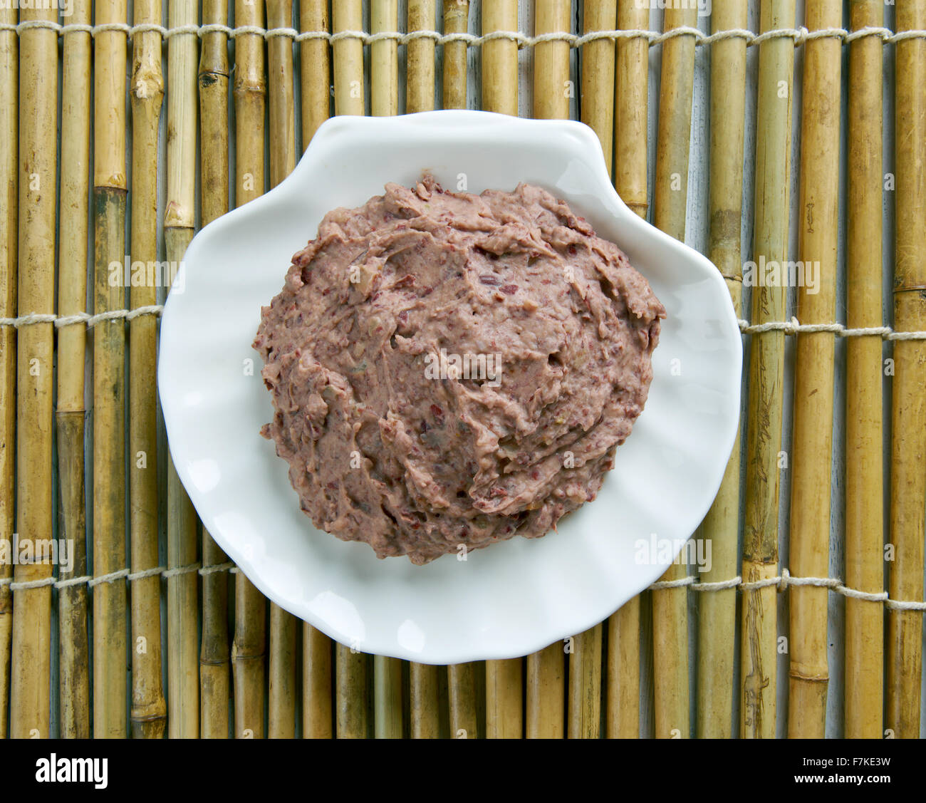 Fisindjan of beans.Azerbaijan cuisine.Mash boiled beans Stock Photo - Alamy
