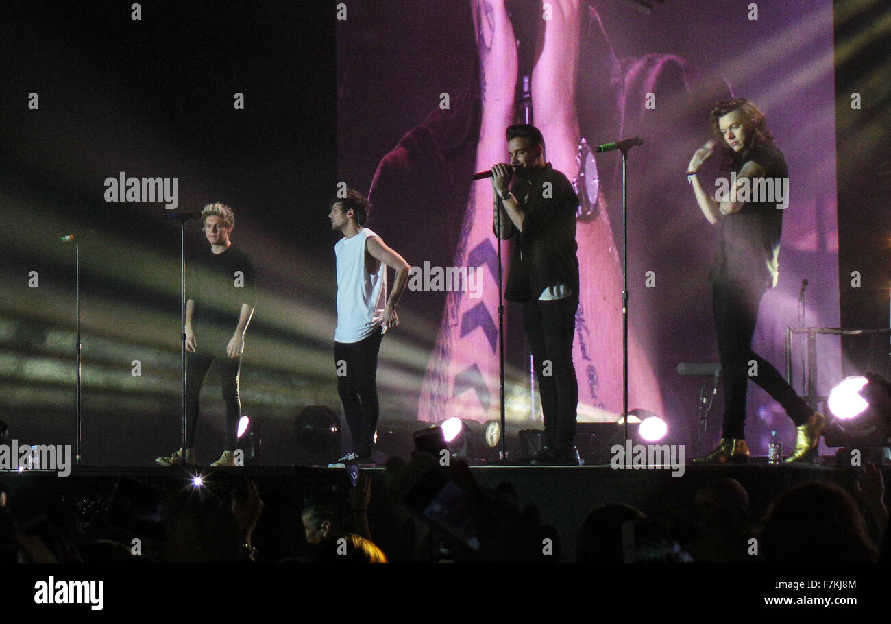 One Direction play their final gig at the Motorpoint Arena Sheffield ...
