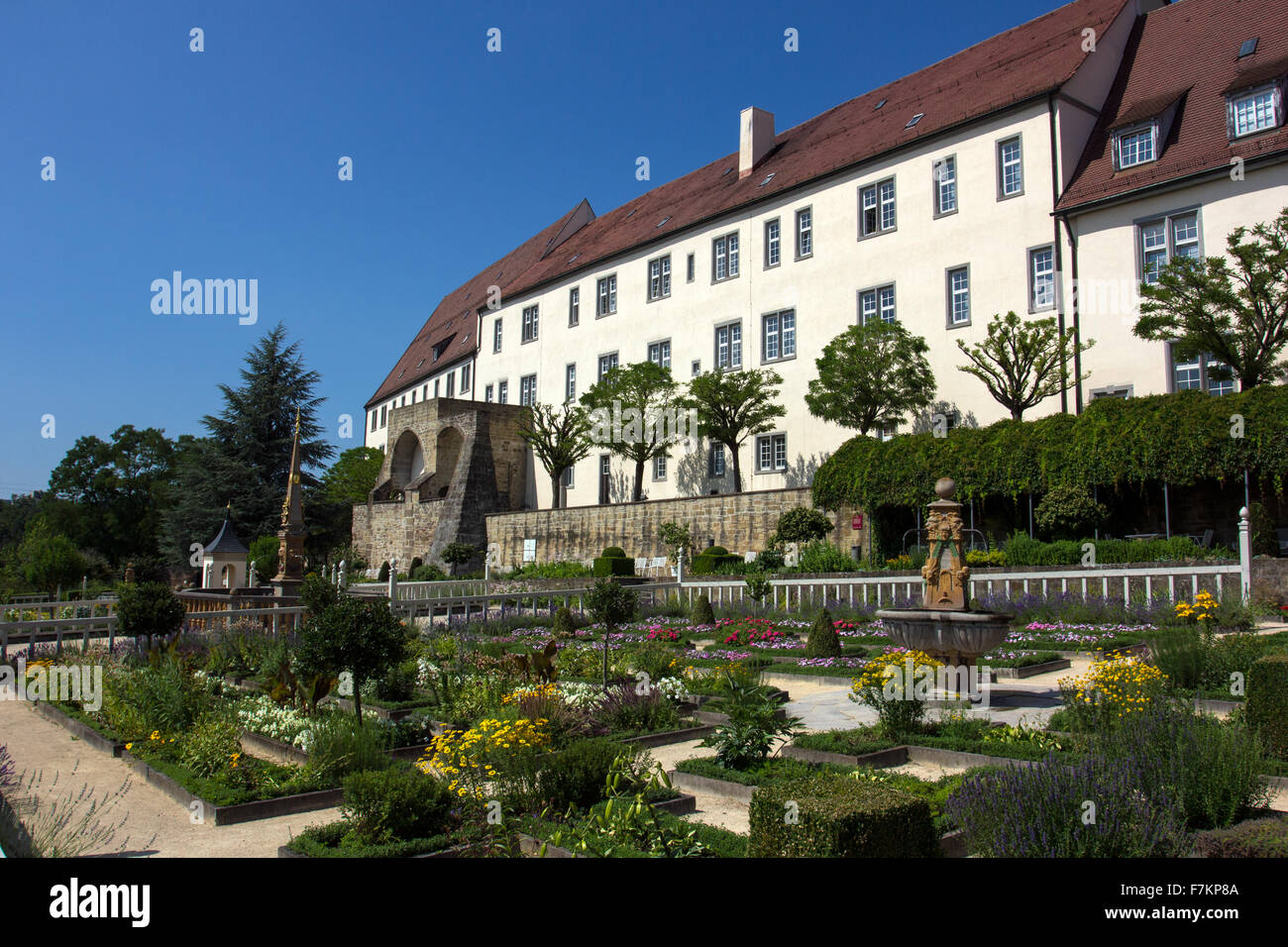Gardens statues hi-res stock photography and images - Alamy