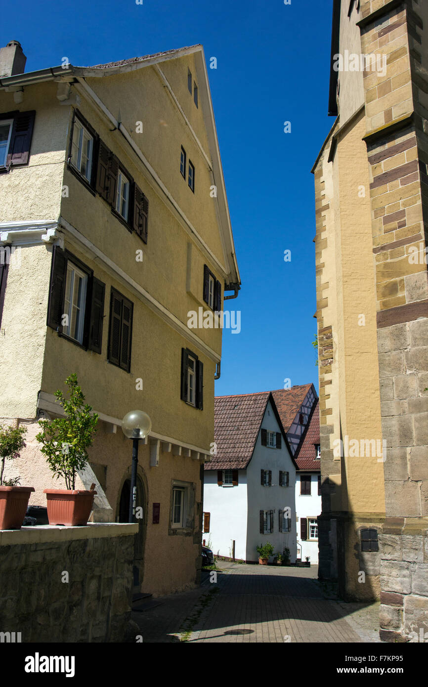 Tall narrow building hi-res stock photography and images - Alamy