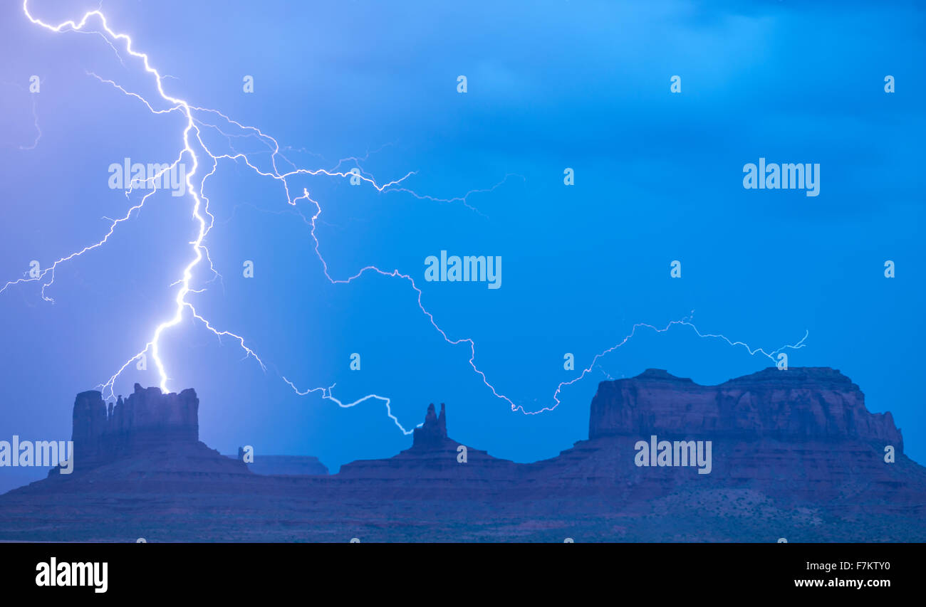 LIghtning striking Monument Valley, Utah Monument Valley Tribal Park ...