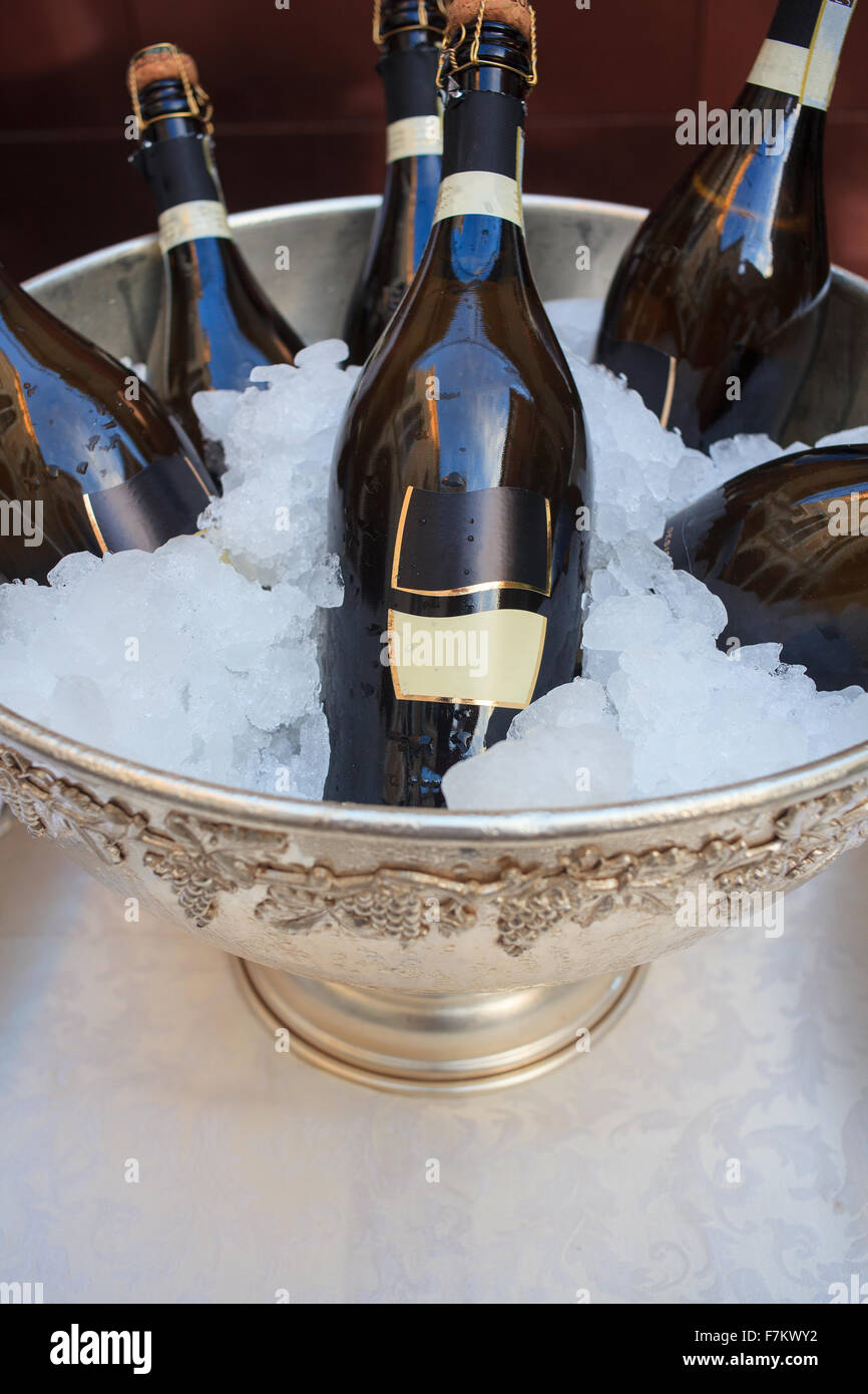 Buffet, Wine bottles in silver cold ice bucket Stock Photo - Alamy