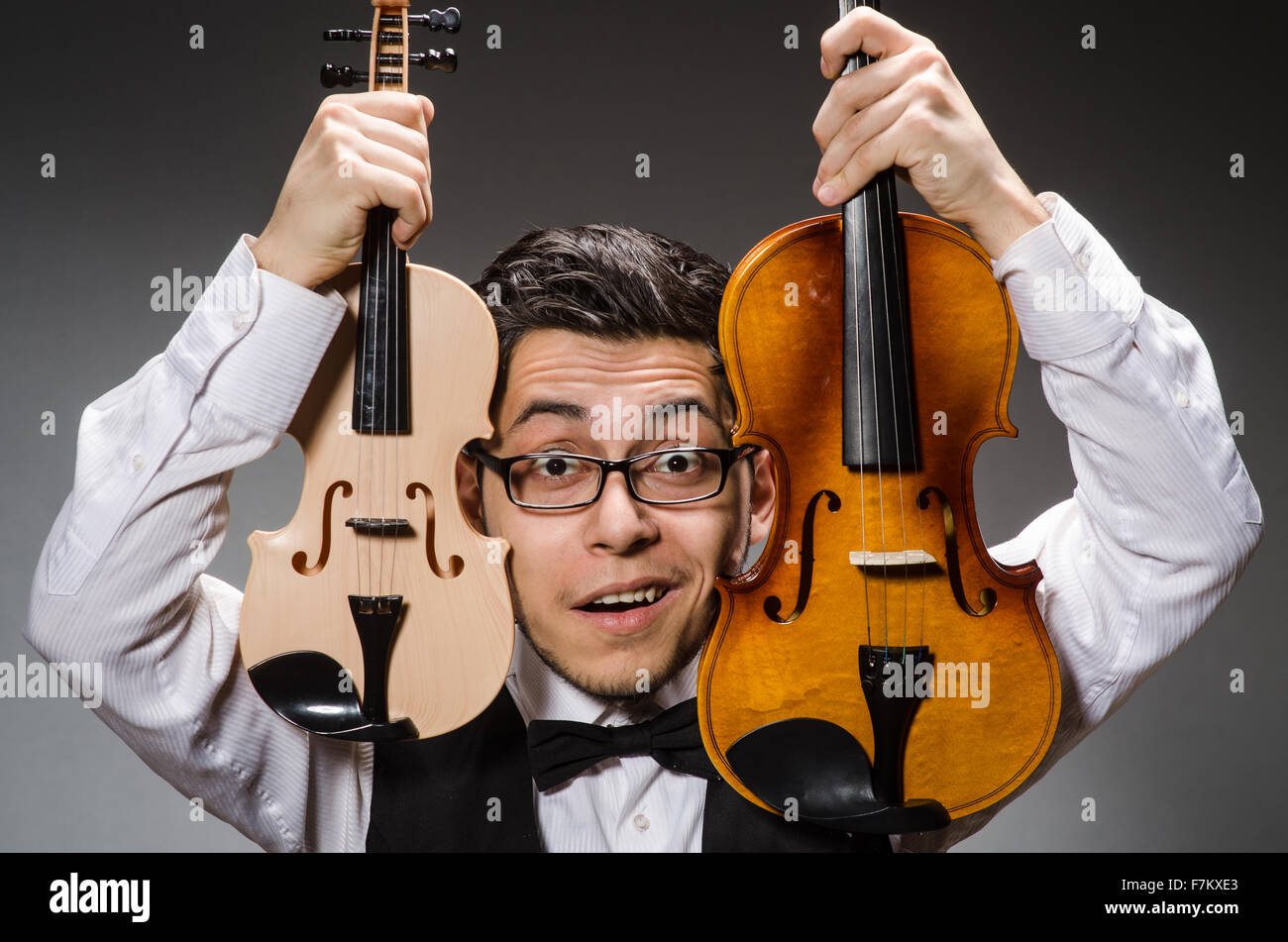 Funny violin player with fiddle Stock Photo - Alamy