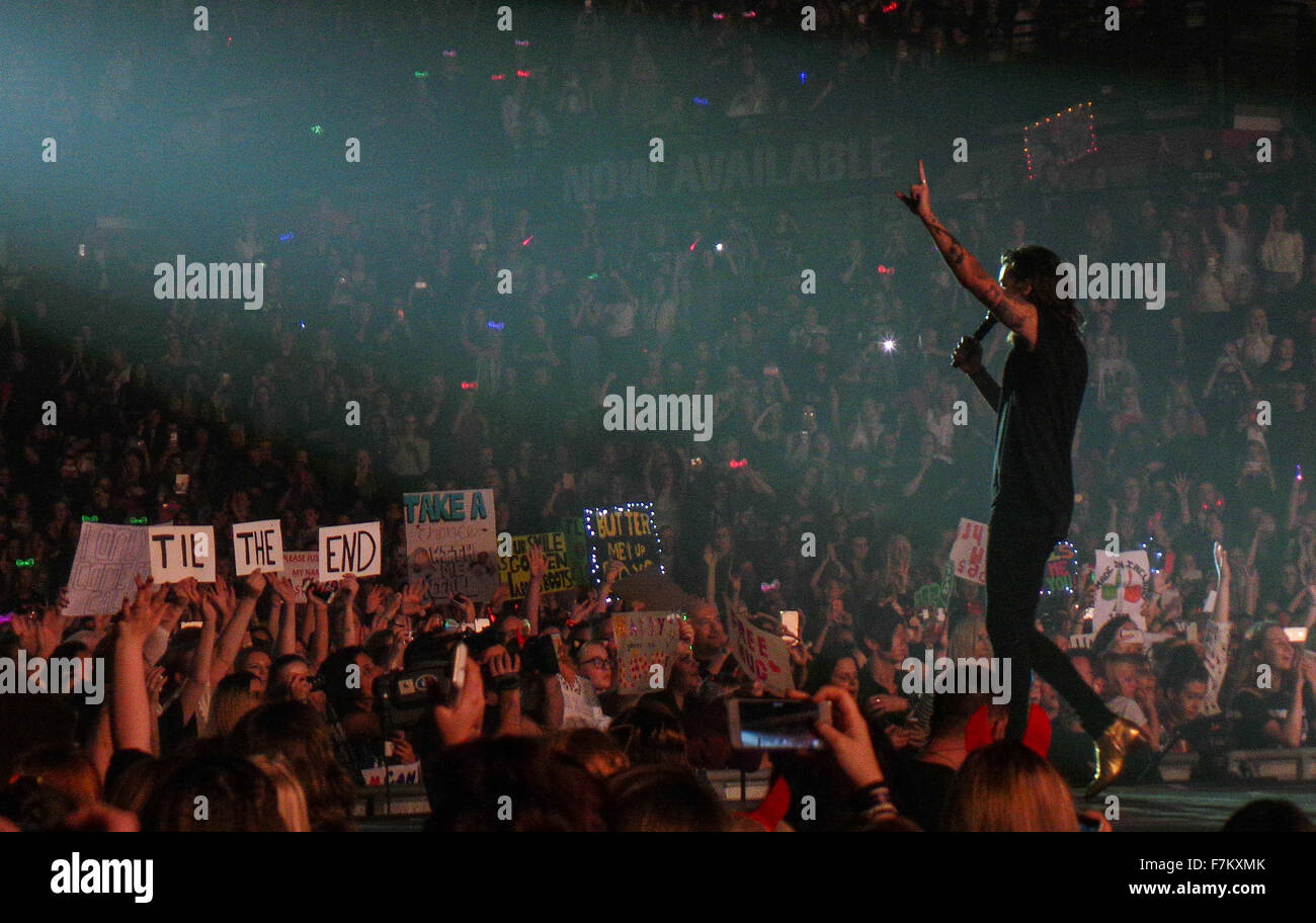 One Direction play their final gig at the Motorpoint Arena Sheffield ...