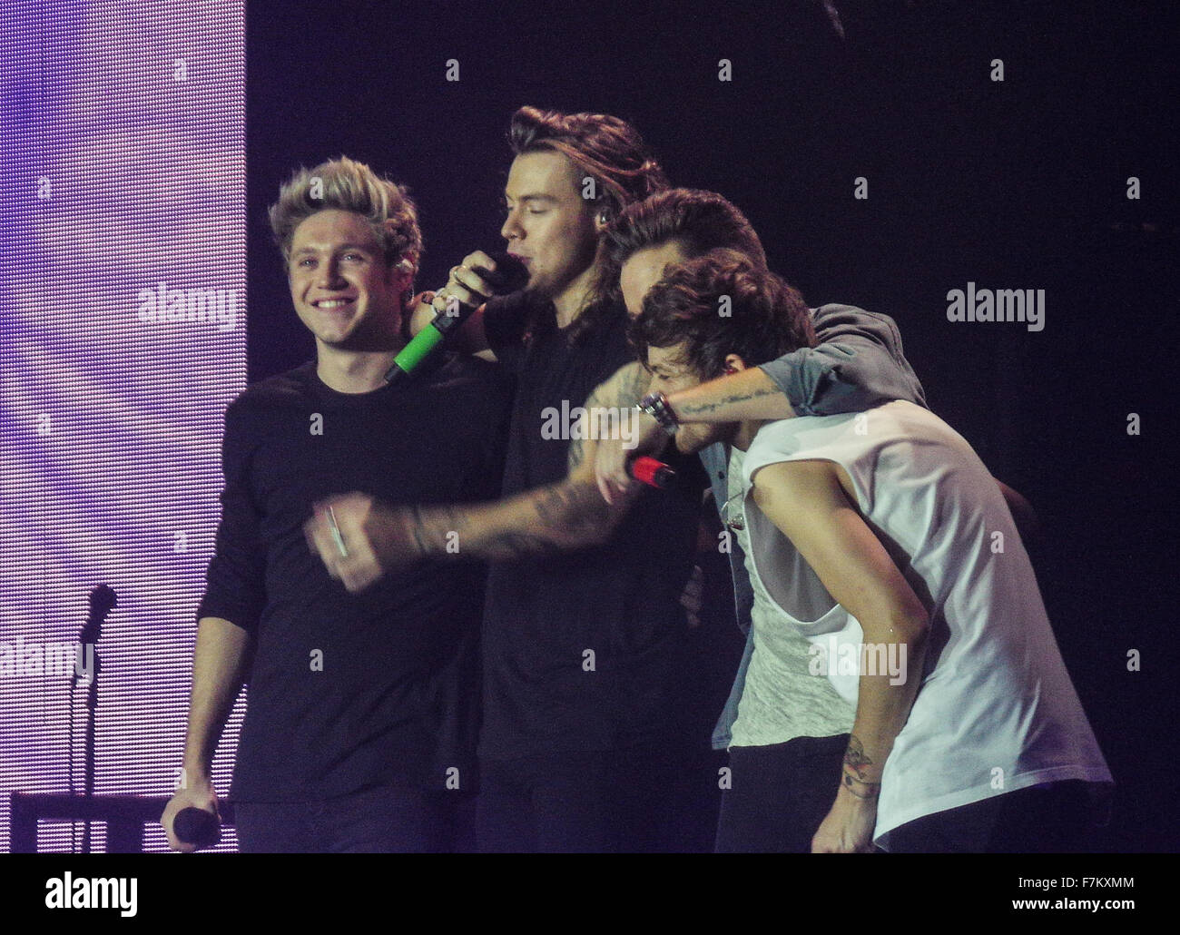 Louis tomlinson play hi-res stock photography and images - Alamy