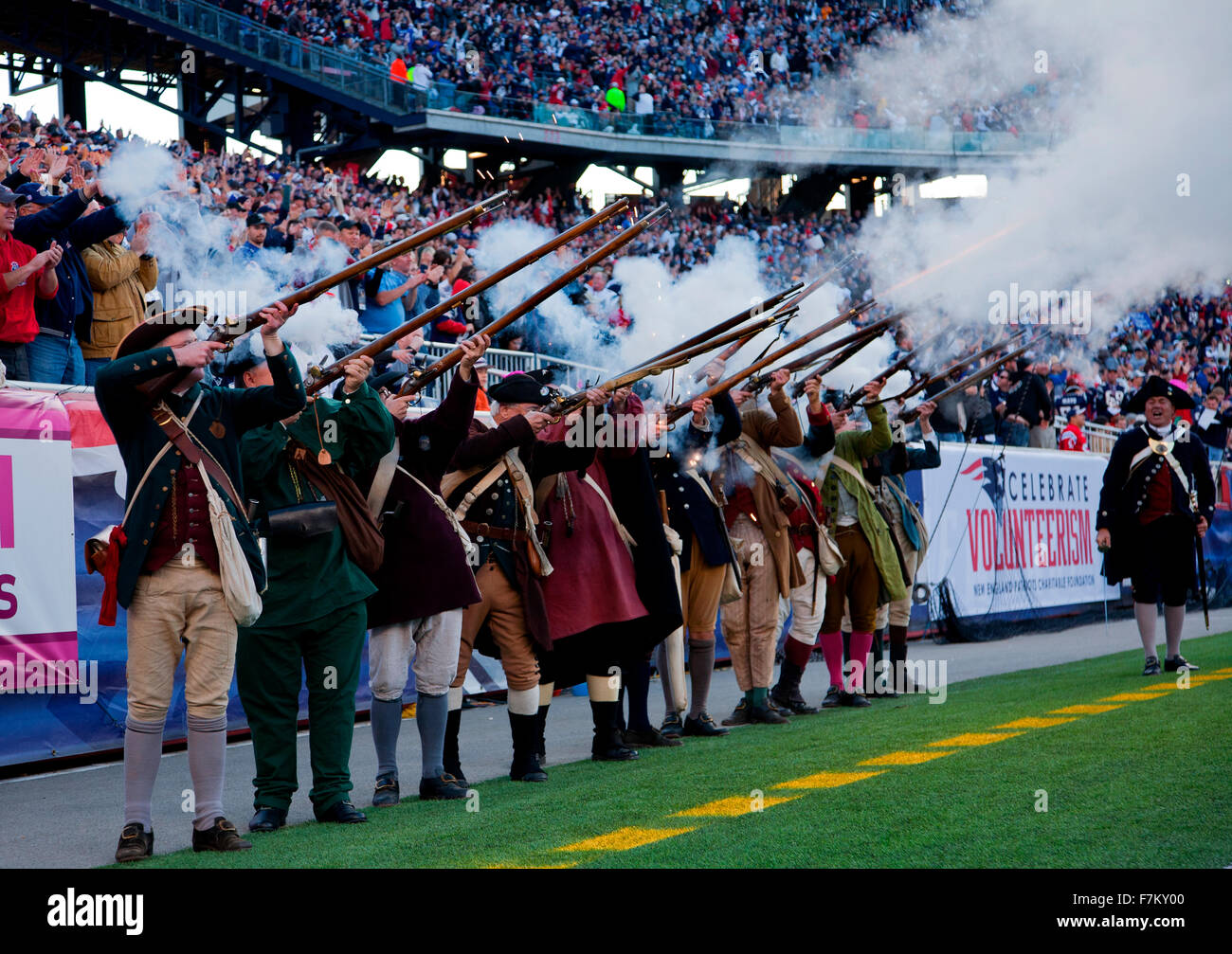 Revolutionary patriot reenactors fire guns hi-res stock photography and ...