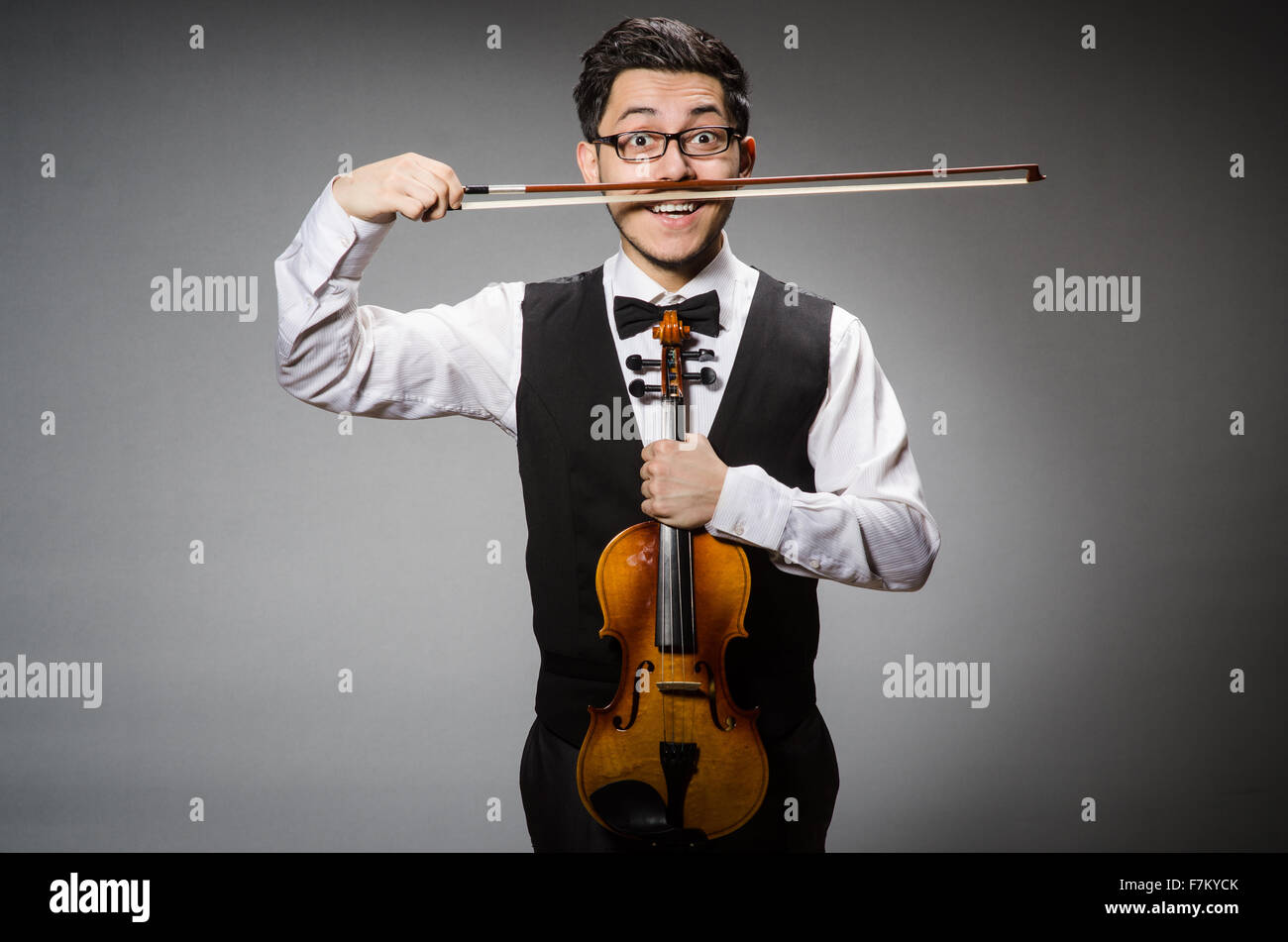 Funny violin player with fiddle Stock Photo - Alamy