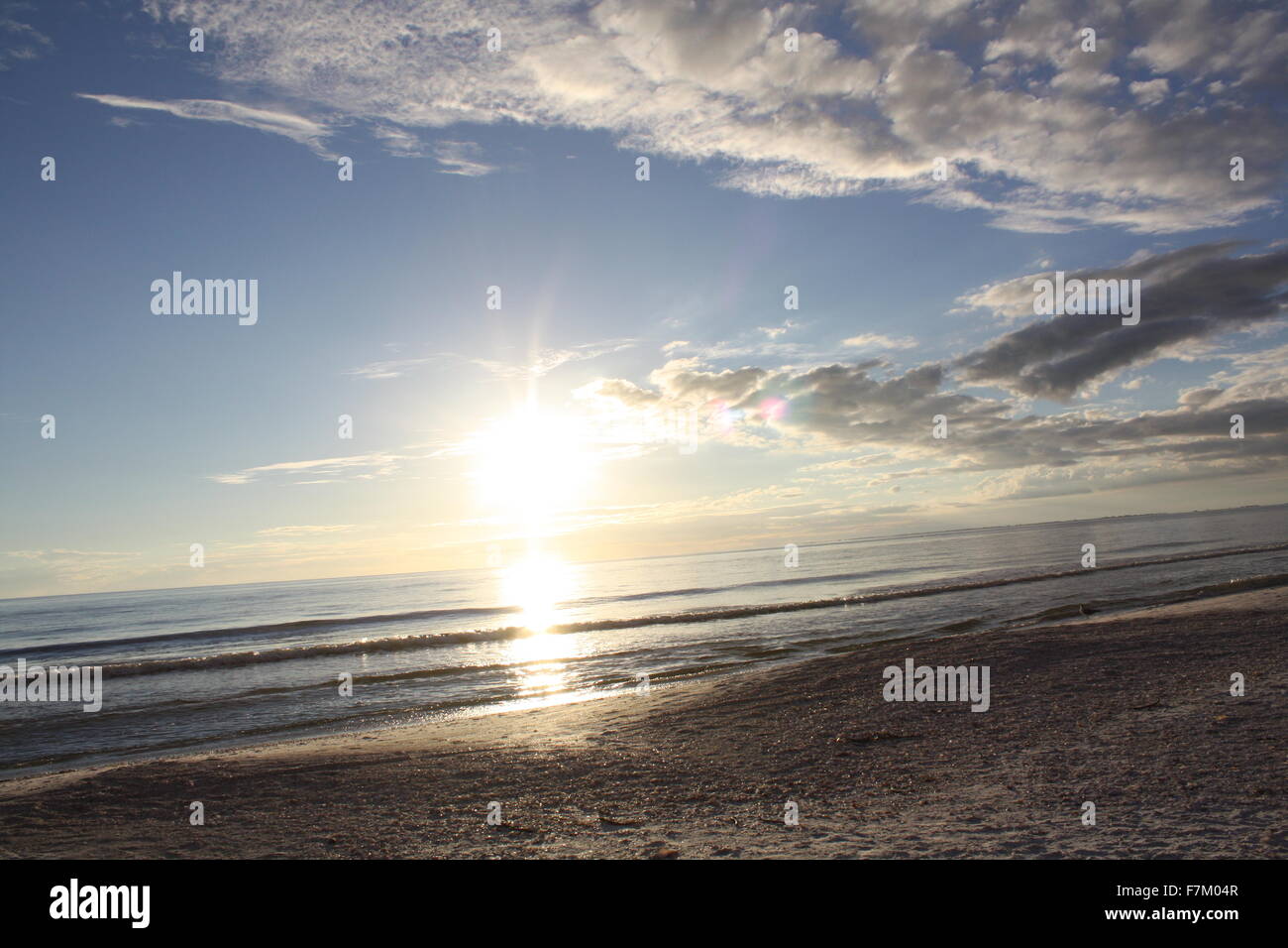 Sun starting to set hi-res stock photography and images - Alamy
