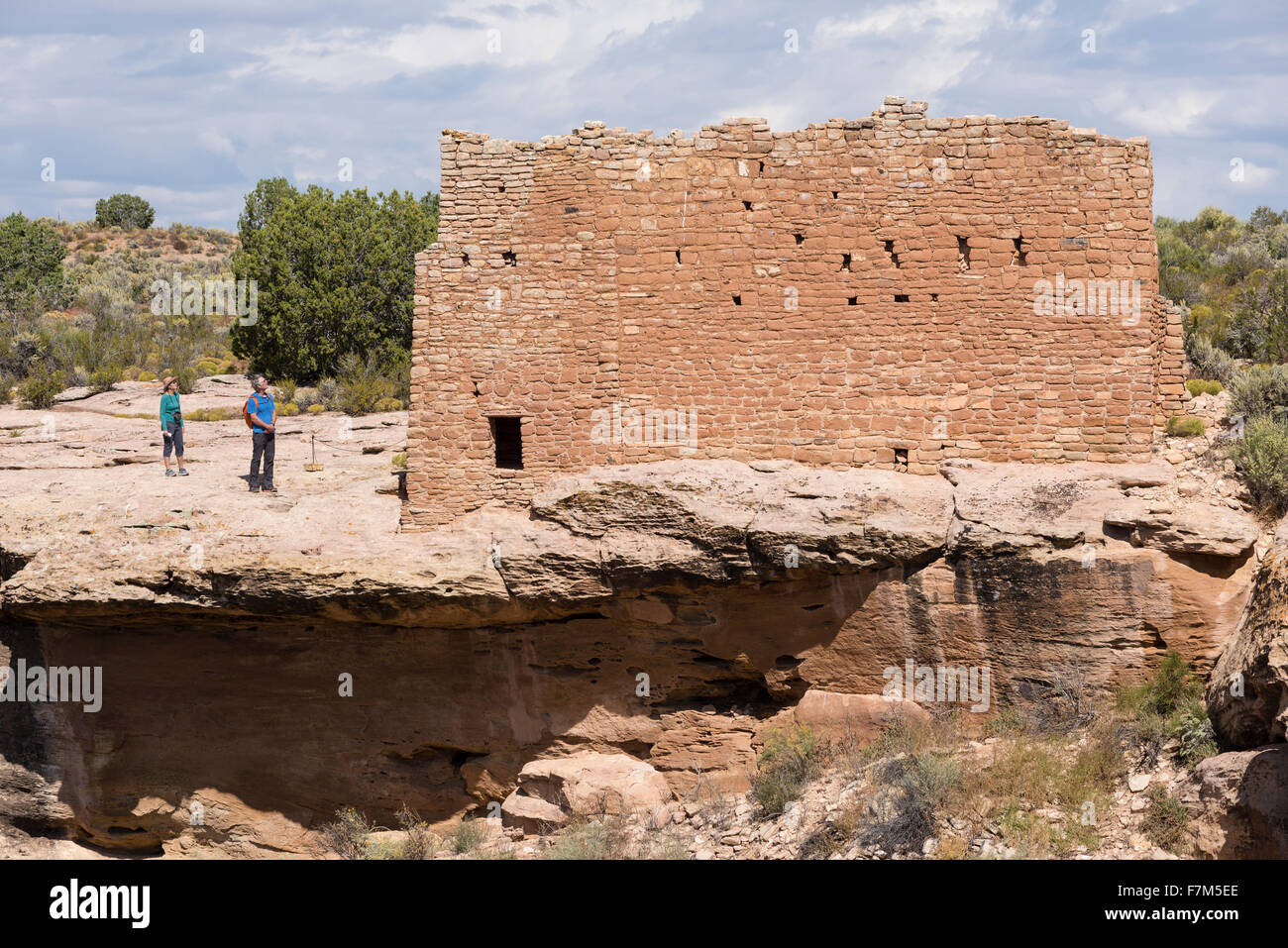 Hikers looking at Hovenweep Castle, ancestral puebloan structures in ...