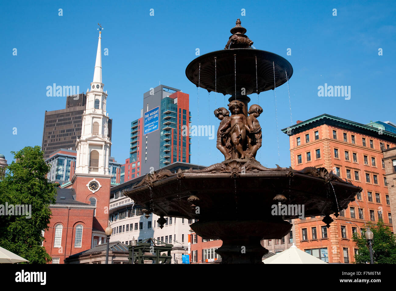 Fountain commons hi-res stock photography and images - Alamy