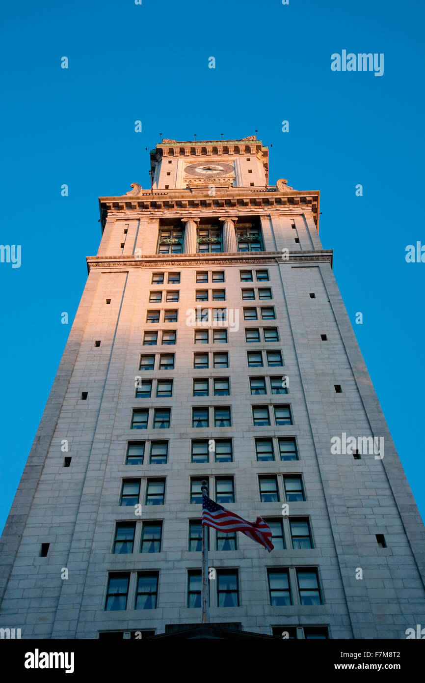 Night view custom house tower hi-res stock photography and images - Alamy