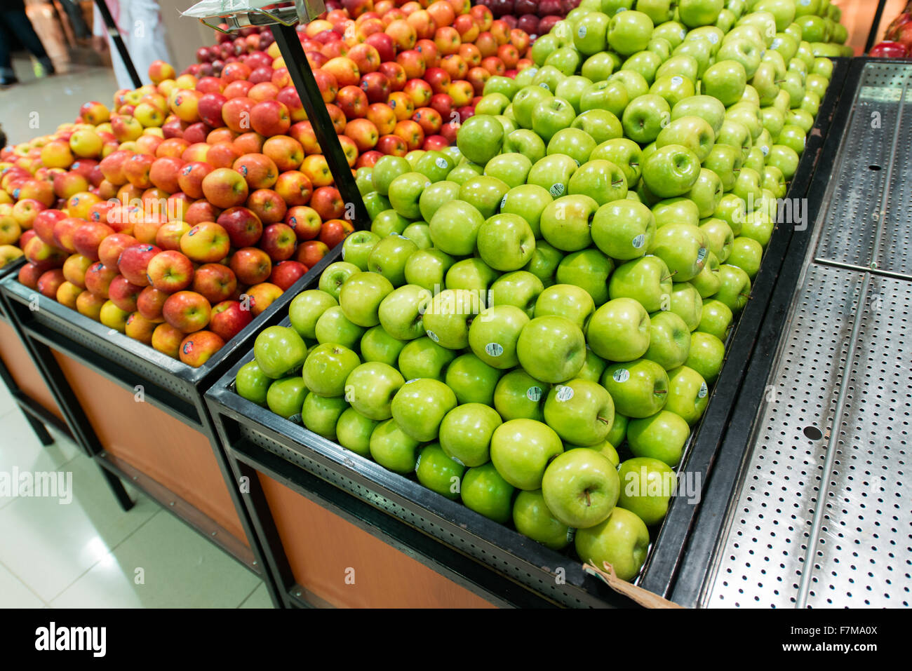 Apple stall in big supermarket Stock Photo - Alamy