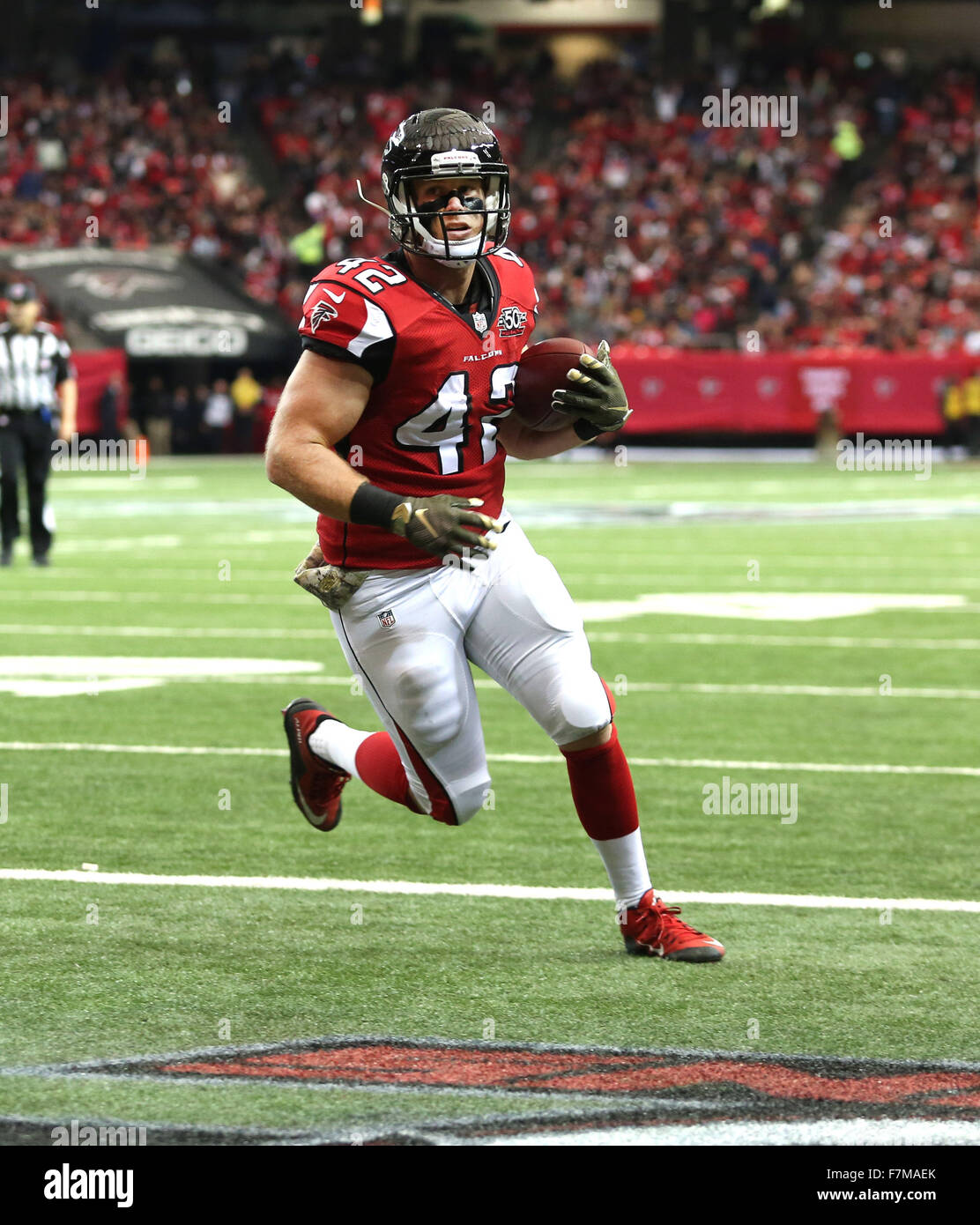November 22, 2015: #42 Patrick DiMarco of the Atlanta Falcons in action ...