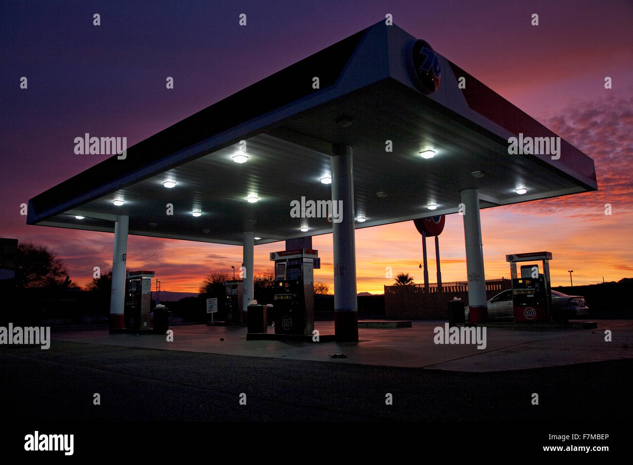 Purple pumps hi-res stock photography and images - Alamy