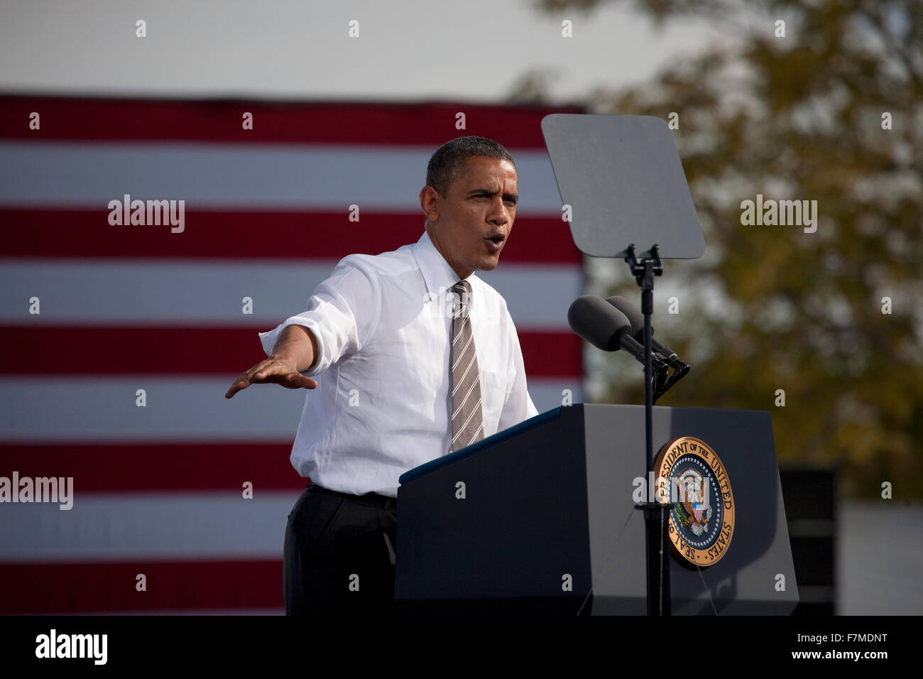 President Barack Obama appears at Presidential Campaign Rally, November ...