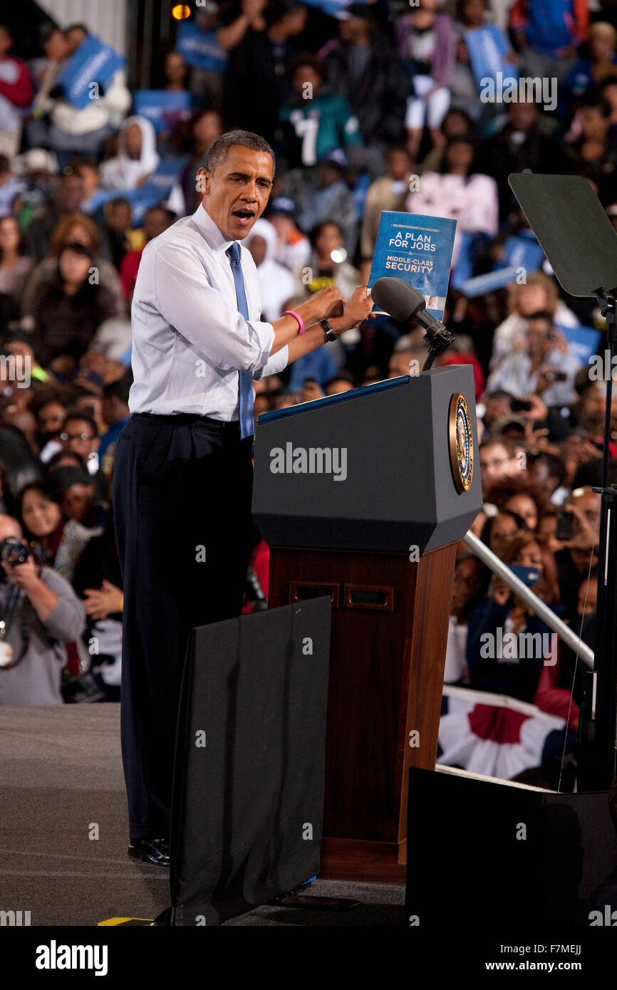 President Barack Obama at Presidential Campaign Rally, October 24, 2012 ...