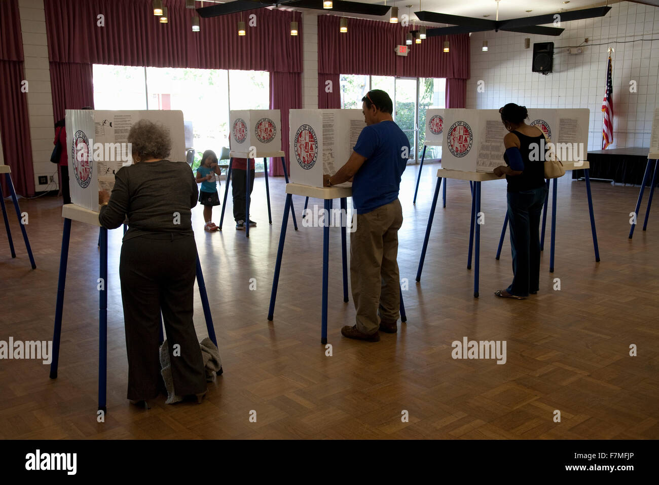 Voting machine hi-res stock photography and images - Alamy