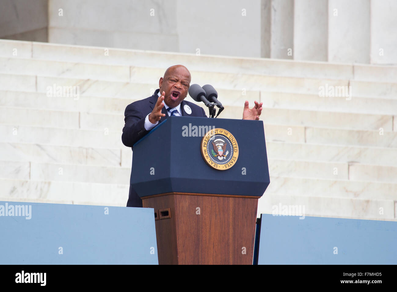 Congressman john lewis waving hi-res stock photography and images - Alamy