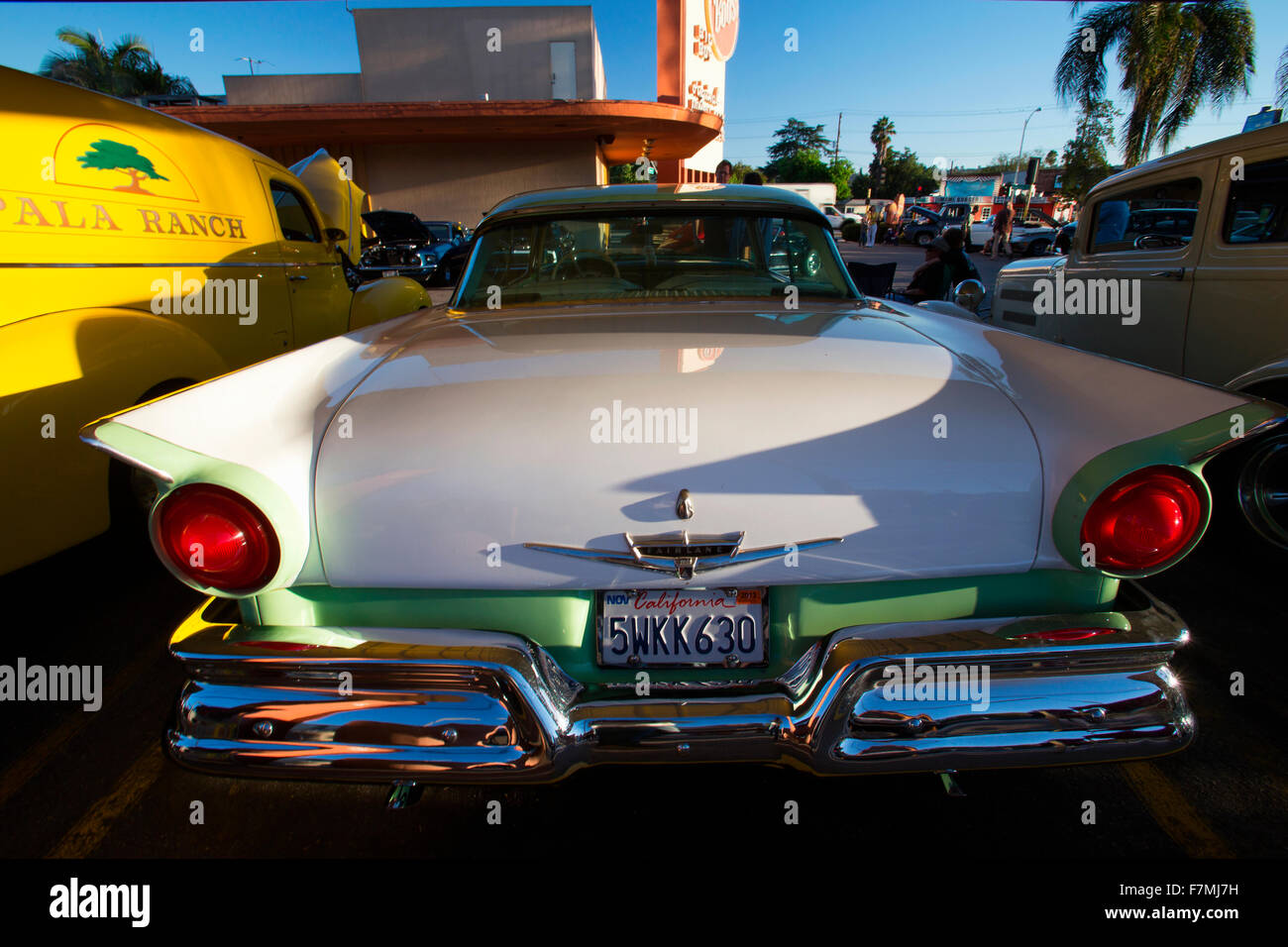 1957 Ford and Classic cars and hot rods at 1950's Diner, Bob's Big Boy ...