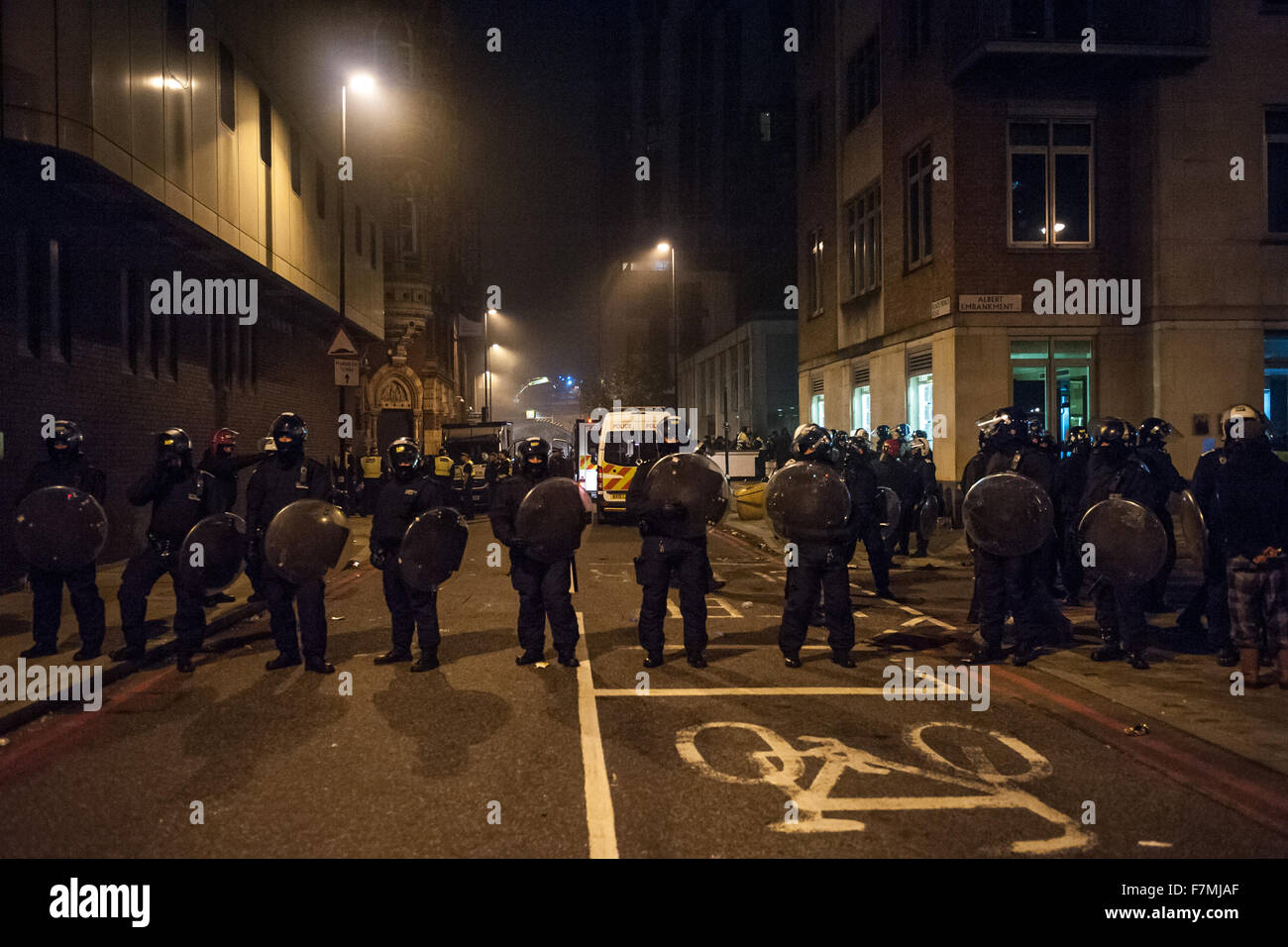 Hundreds of riot police guard the streets after the disorder in Lambeth ...