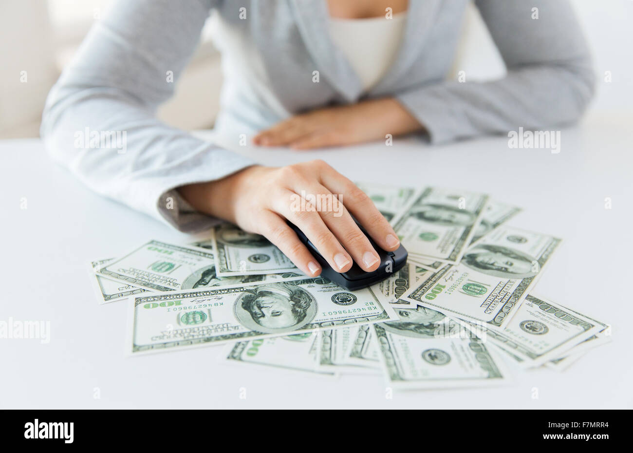 Hands on mouse hi-res stock photography and images - Alamy